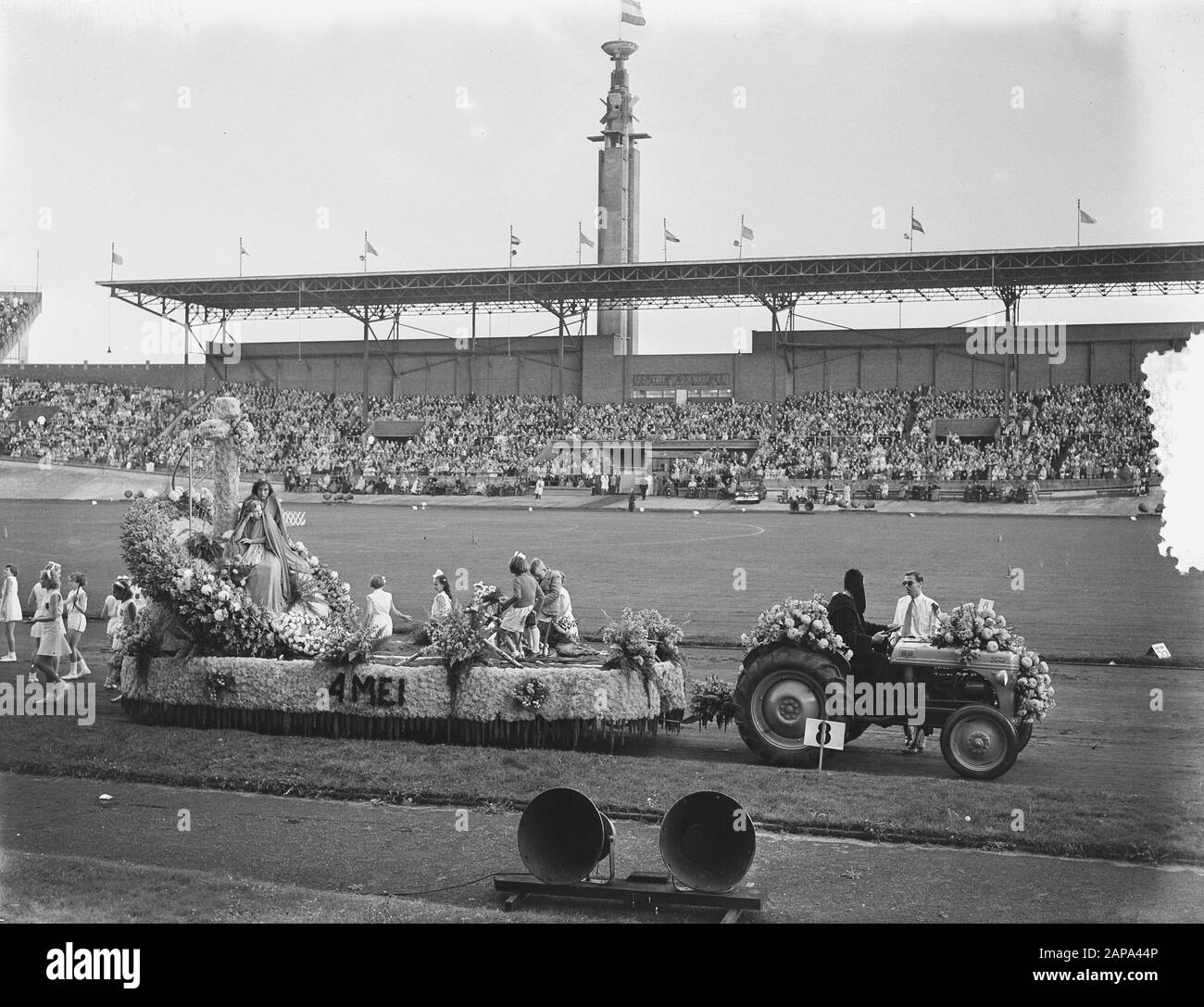 Bloemencorso Stadion Amsterdam Date: September 6, 1952 Location ...