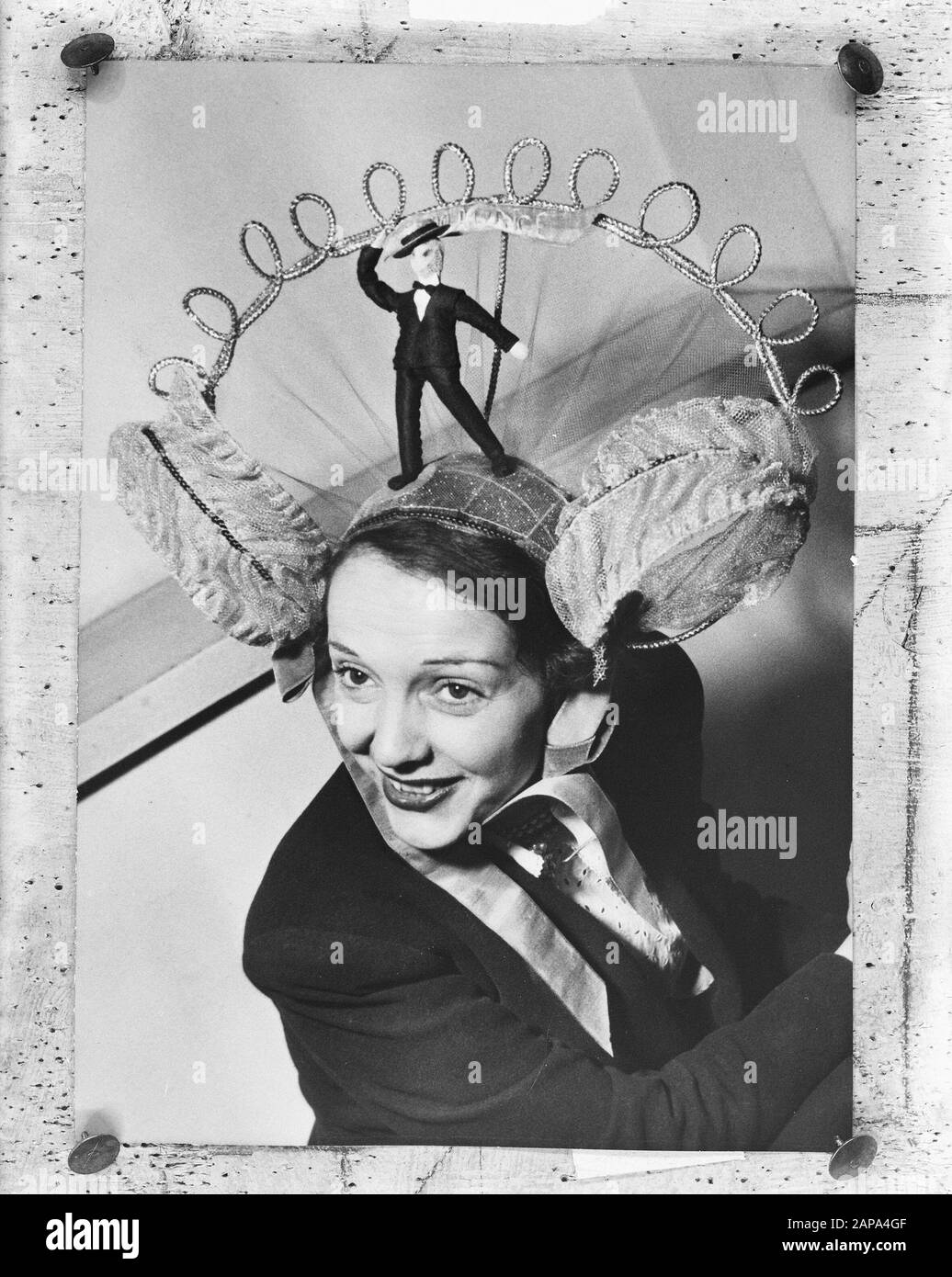 Women's hat Mannie Chevalier Date: 22 November 1950 Stock Photo - Alamy