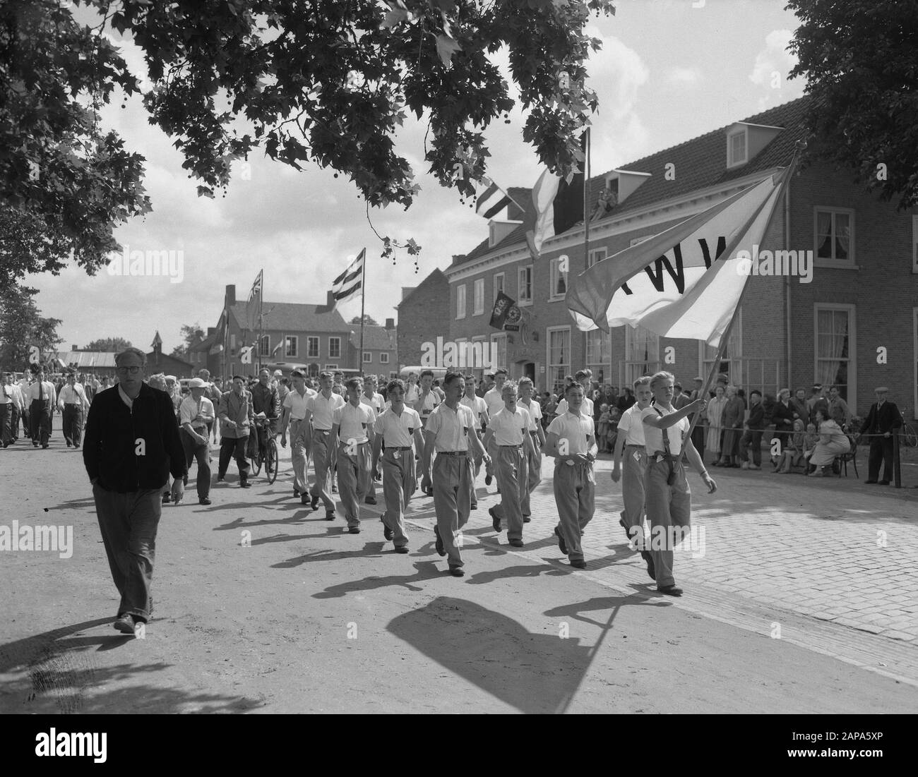 Delft displacement statue Hugo de Groot Datum: 26 July 1954 Location ...