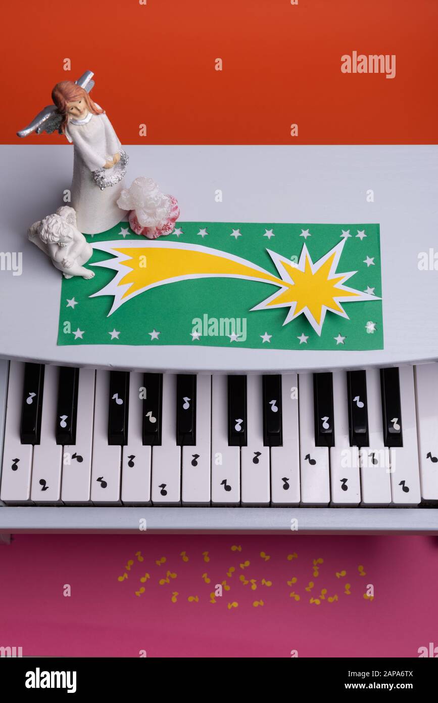 Golden Star of Bethlehem as symbol. Christmas. Angels Stock Photo - Alamy