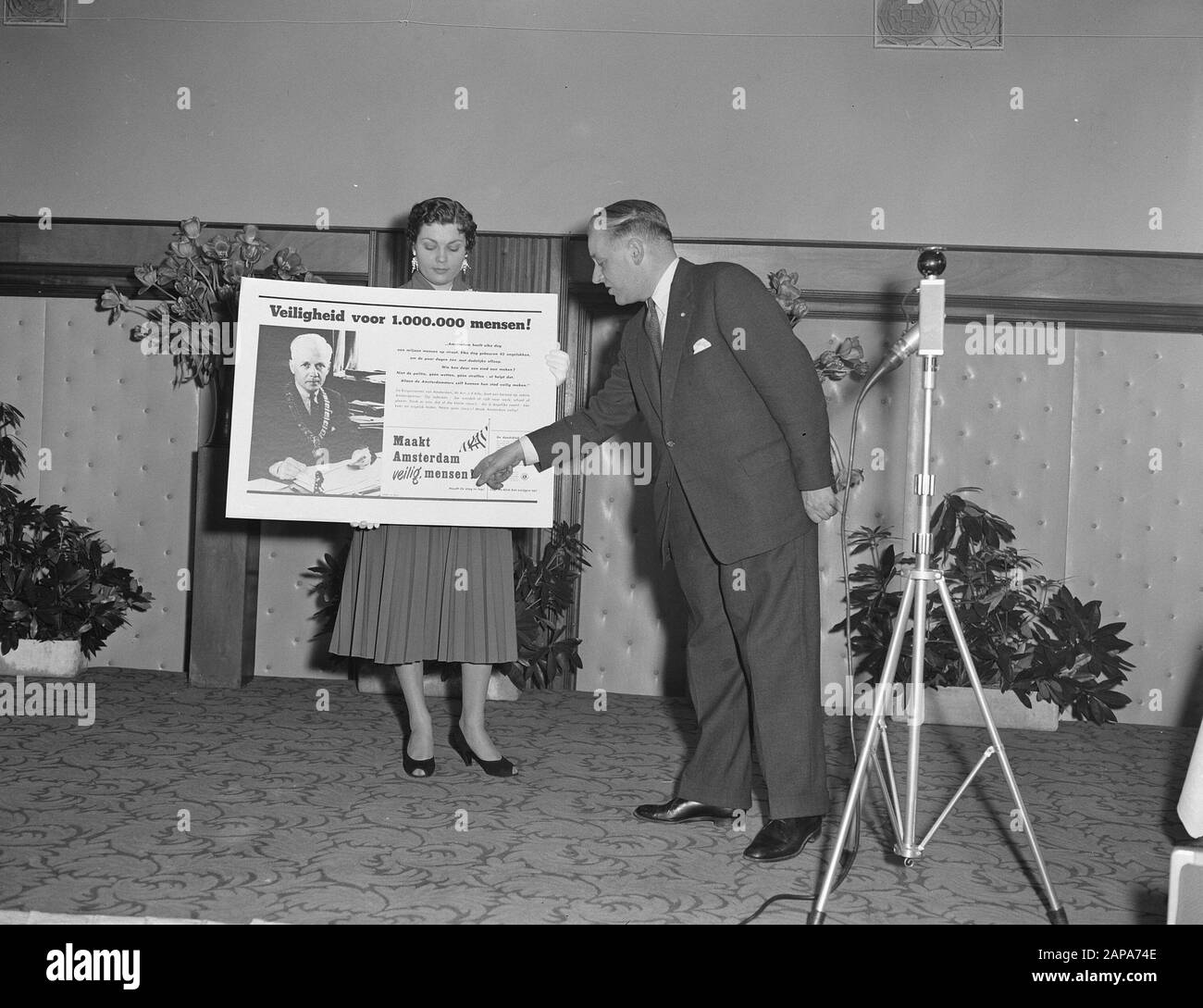 Action amsterdam hi-res stock photography and images - Alamy