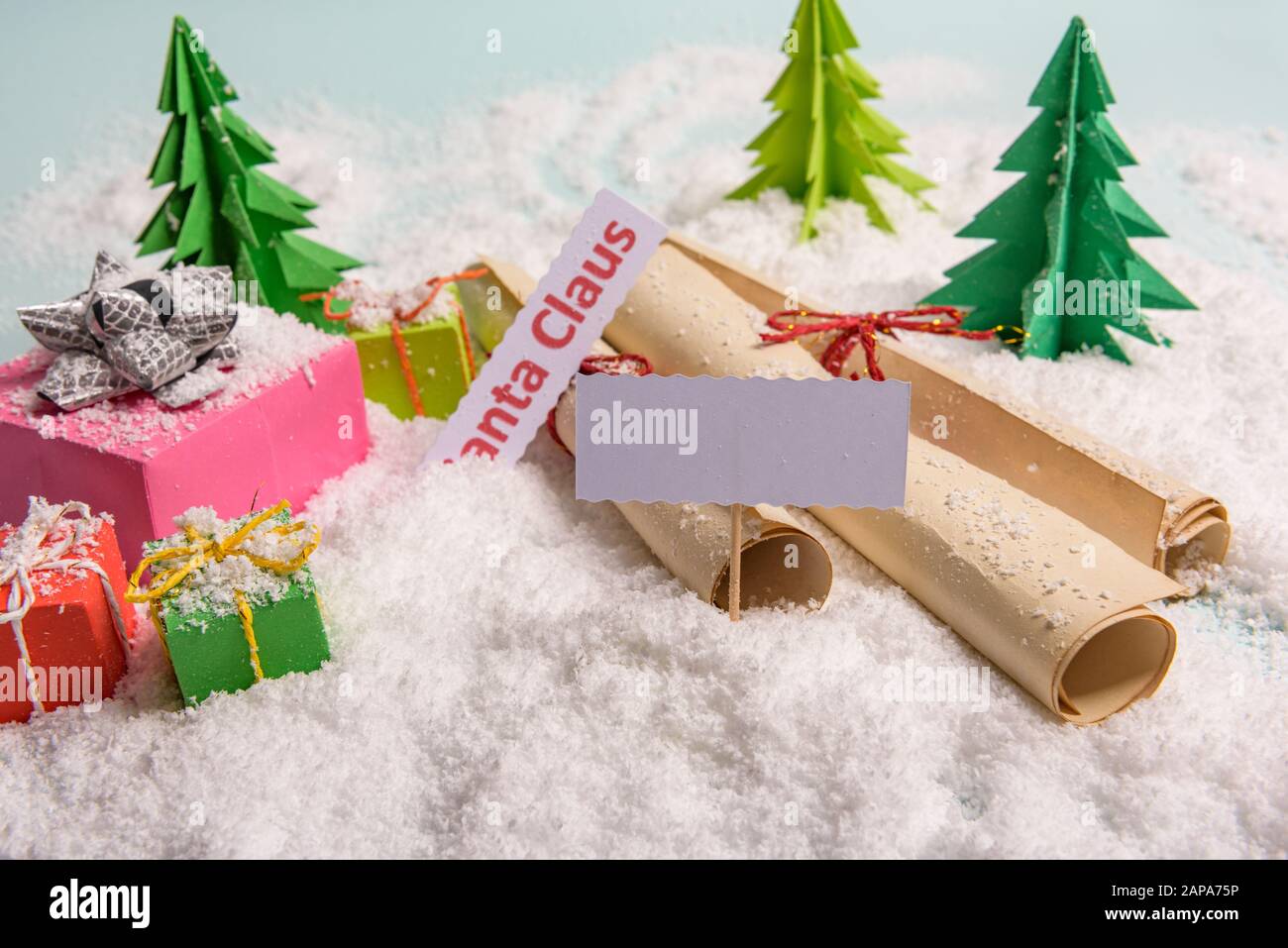 Old letters tied with ribbon hi-res stock photography and images - Alamy
