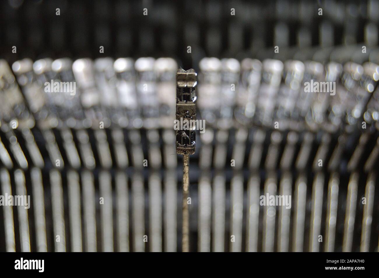 Letter H in the typo of a old qwerty typewriter Stock Photo - Alamy