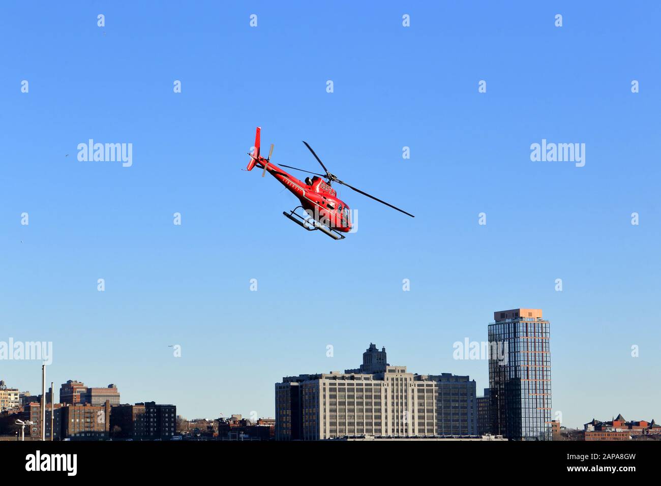 Red helicopter hi-res stock photography and images - Alamy