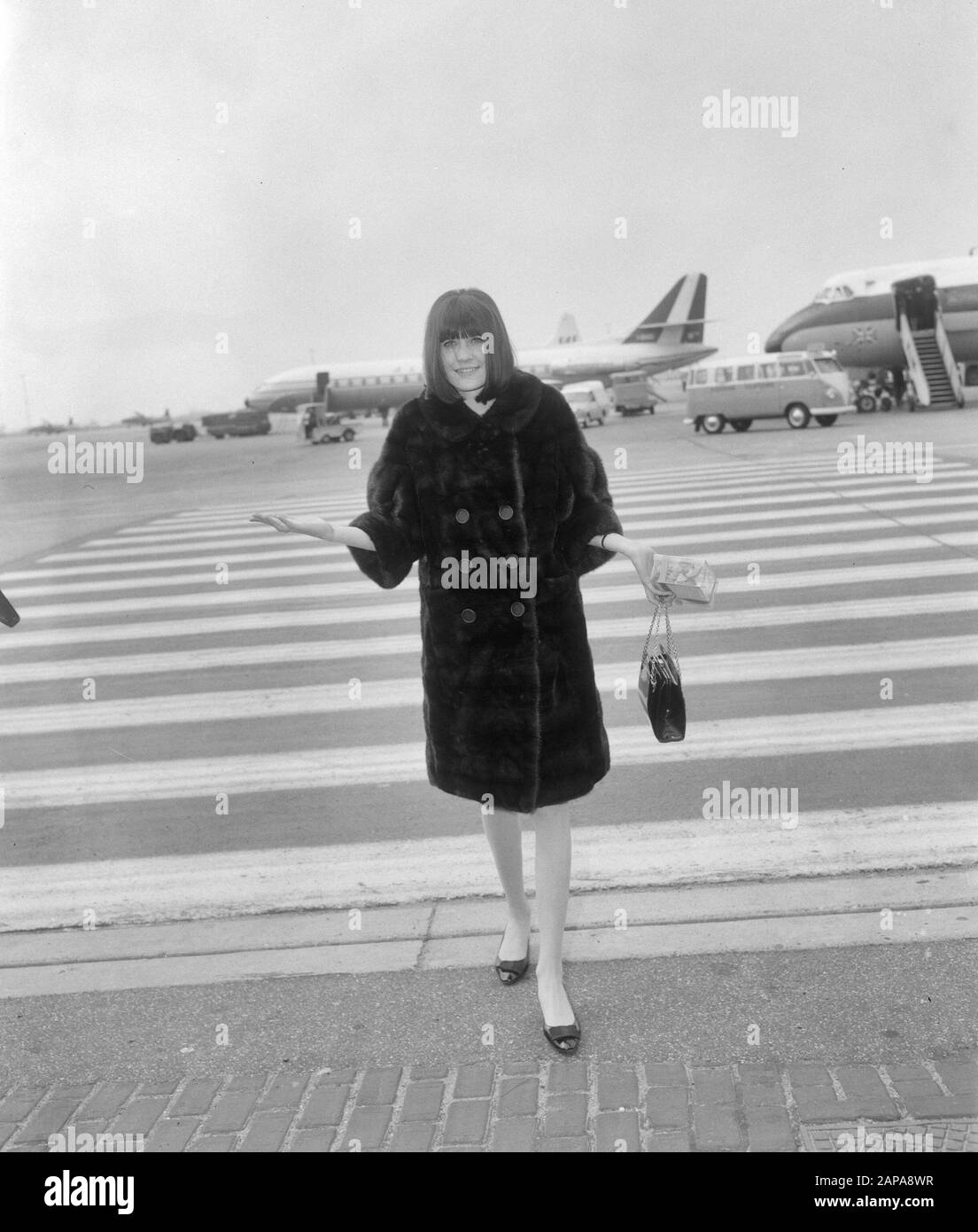 Arrival singer sandie shaw hi-res stock photography and images - Alamy