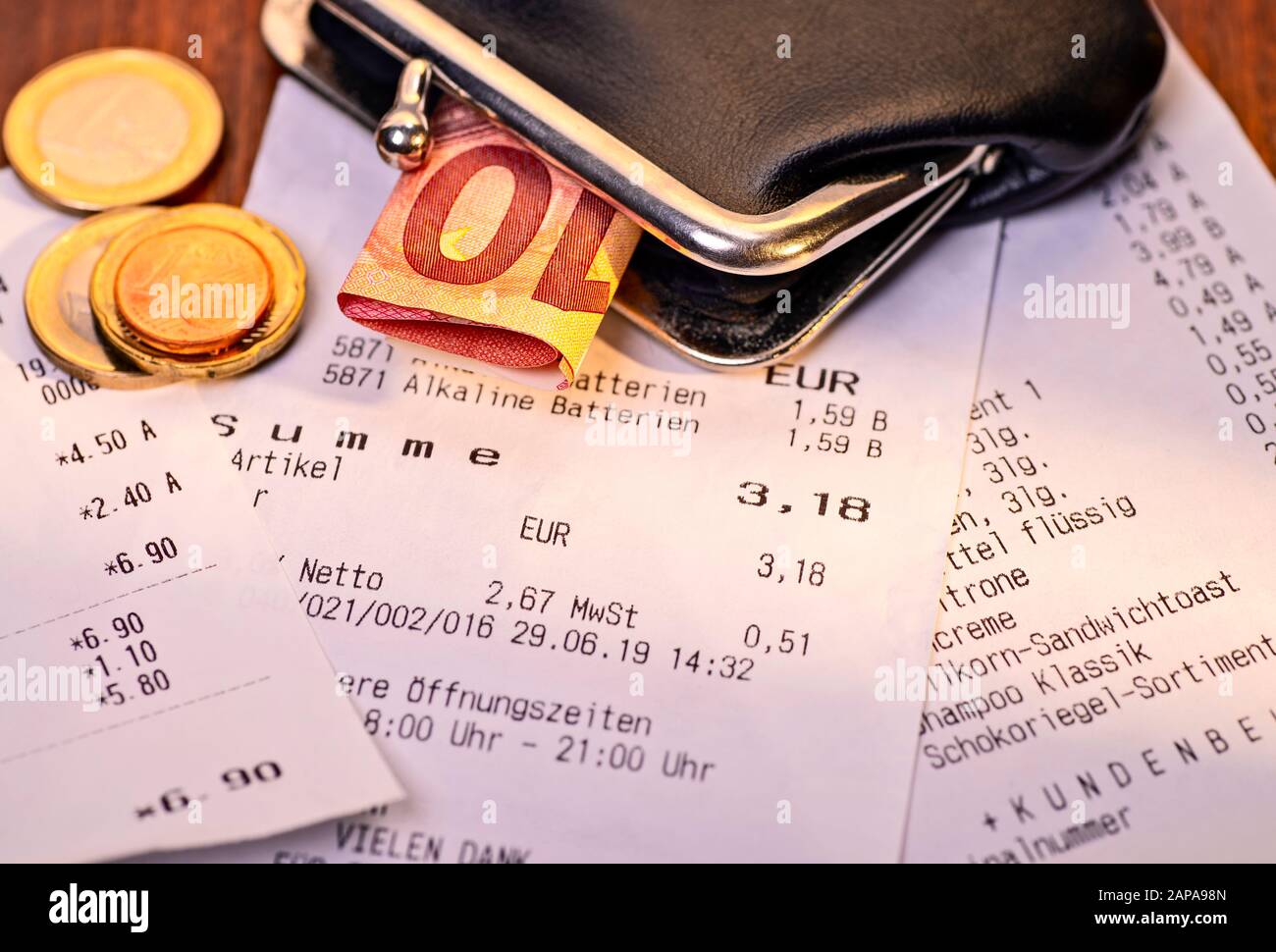 Receipt bill wallet hi-res stock photography and images - Alamy