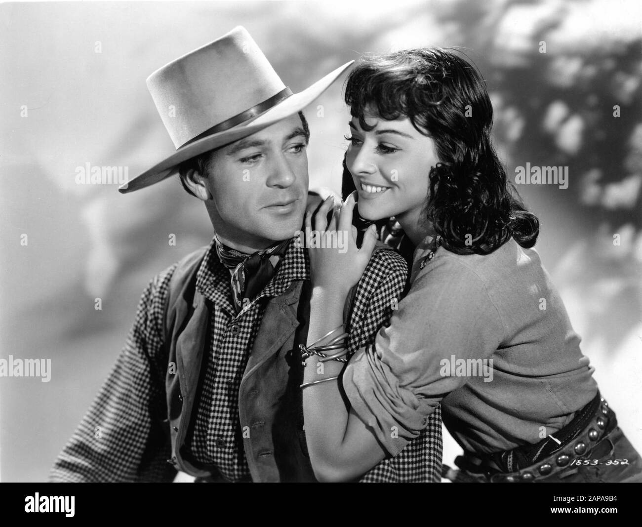 GARY COOPER and PAULETTE GODDARD Publicity Portrait for NORTH WEST ...