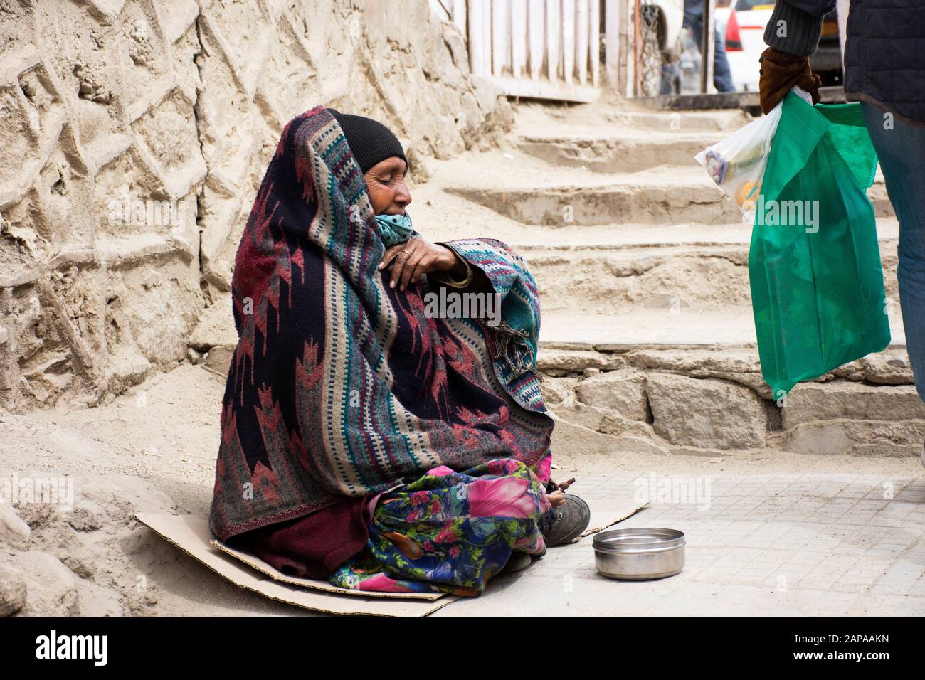 Women begging in india hi-res stock photography and images - Alamy