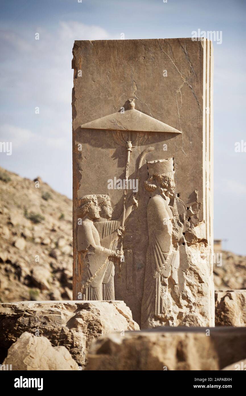 Darius followed by two servants holding parasol, Palace of Xerxes I ...