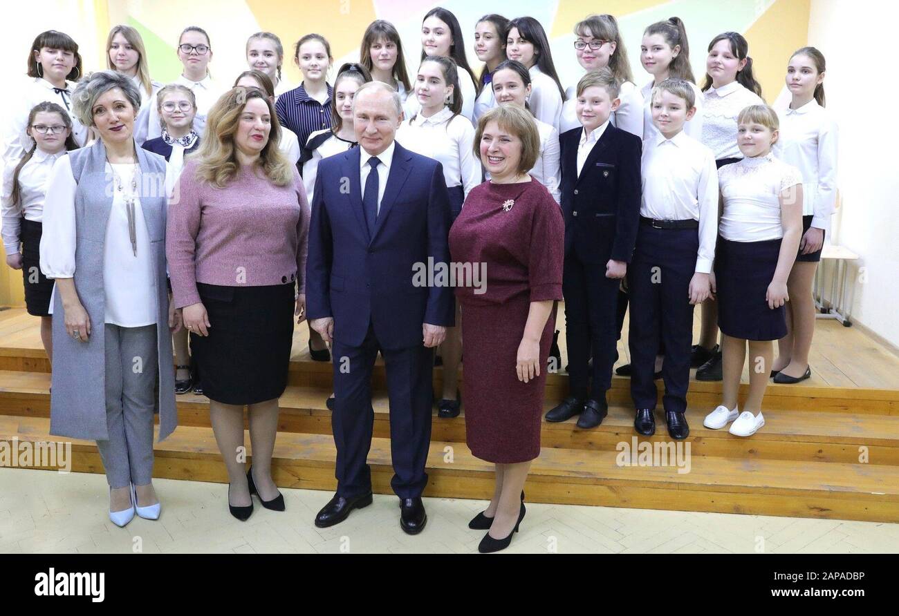 Russian president vladimir putin students hi-res stock photography and ...