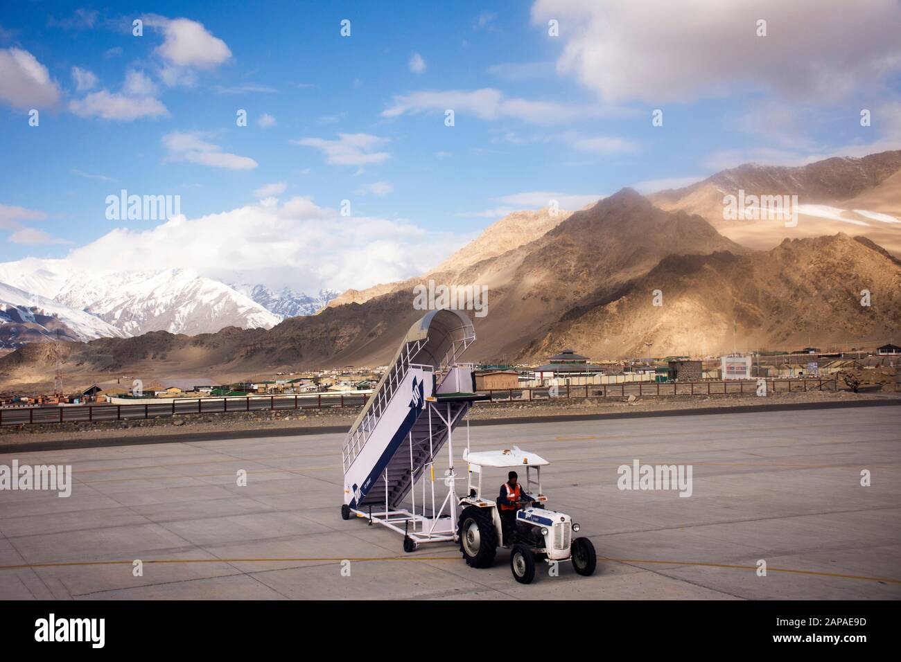 JAMMU KASHMIR, INDIA - MARCH 19 : Indian and tibetan crew prepare ...