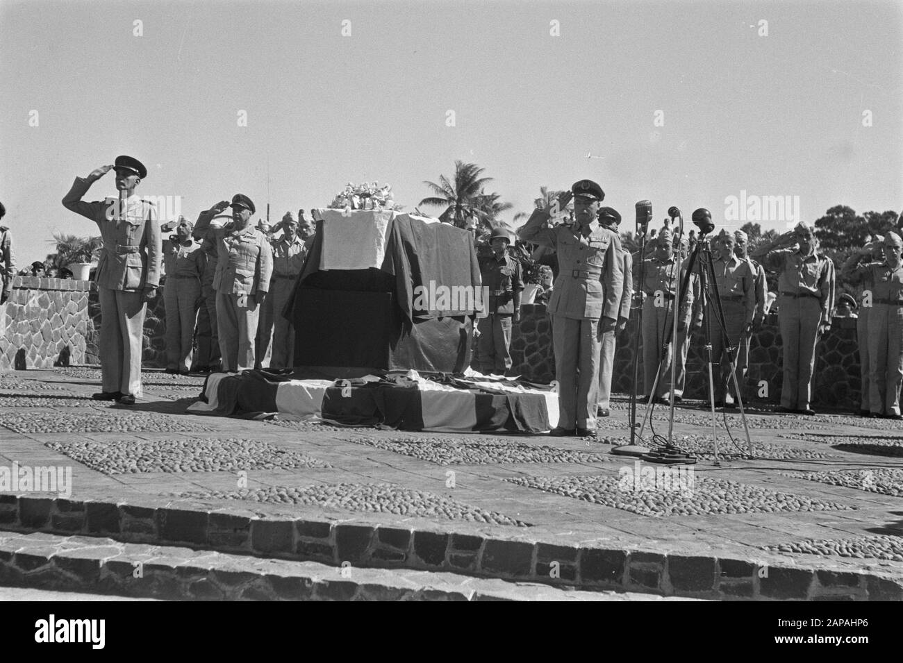 Burial General Rail Description: Burial General S.H. Rail [on Erefeld ...