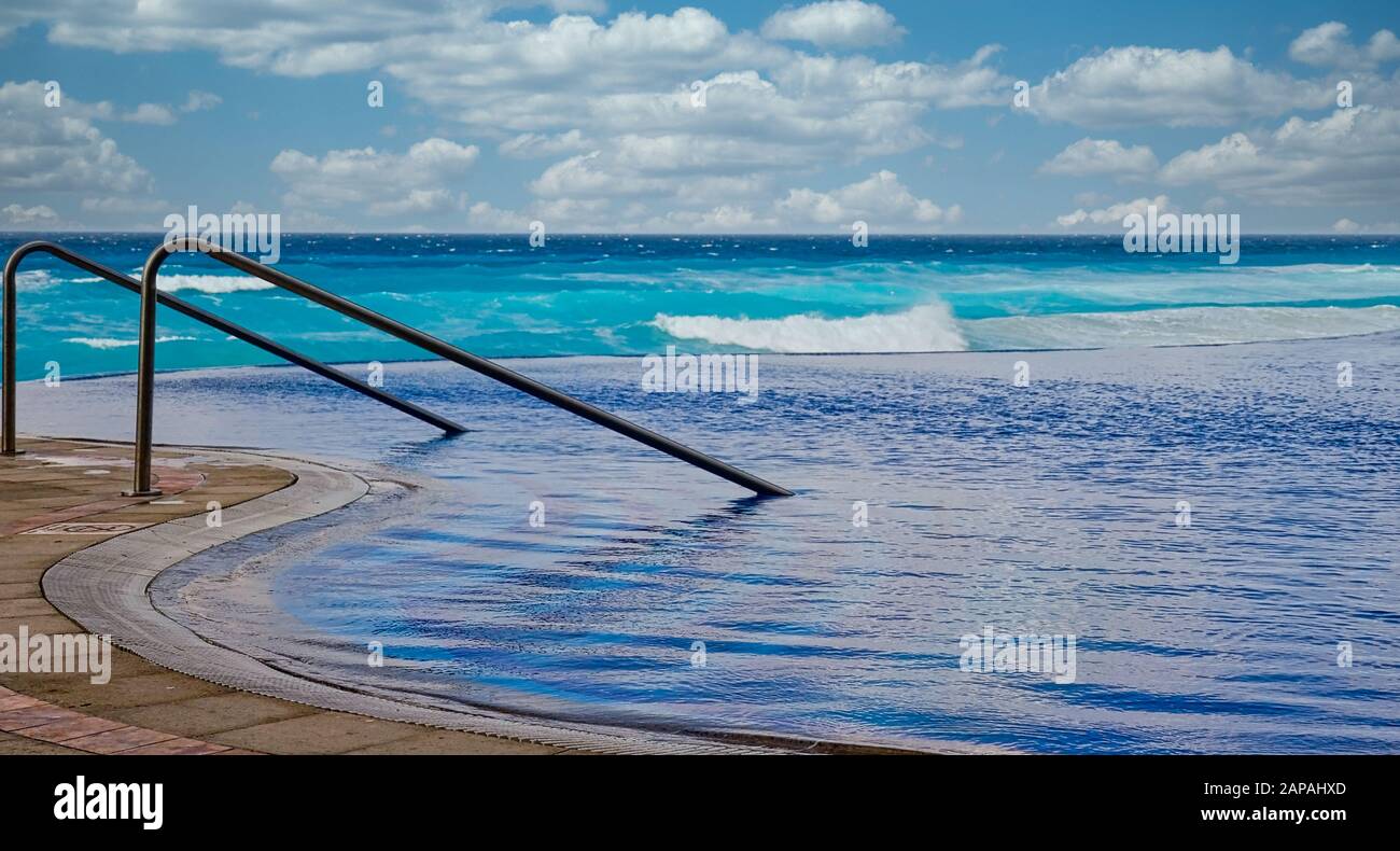 Infinity Pool by Sea Stock Photo - Alamy