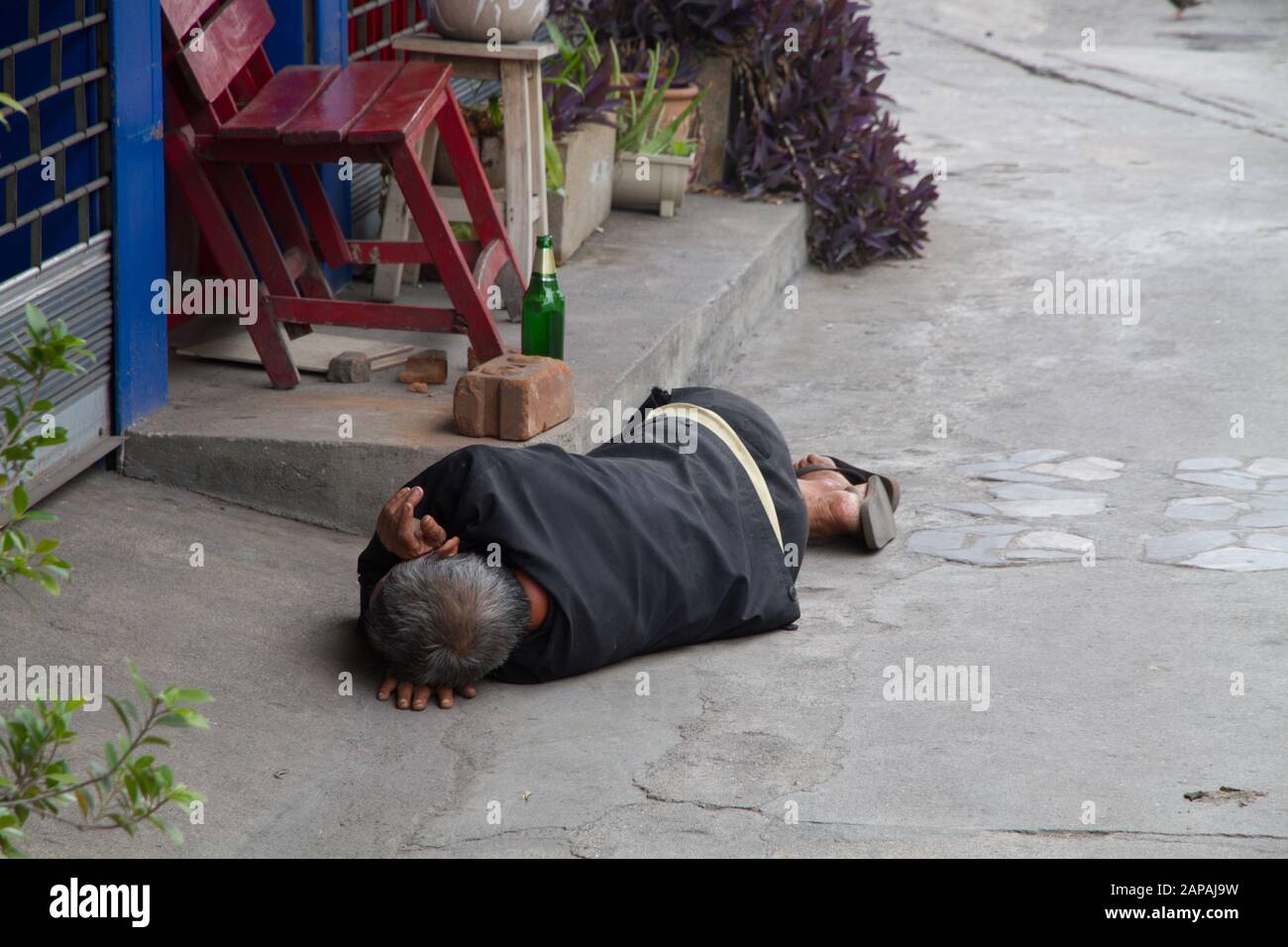 Poor man sleeping on street floor Bangkok Thailand Stock Photo - Alamy