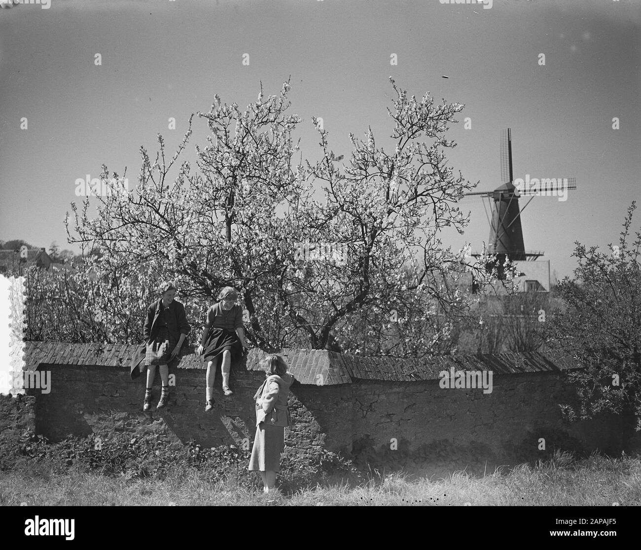 Community of neighbors Black and White Stock Photos & Images - Alamy