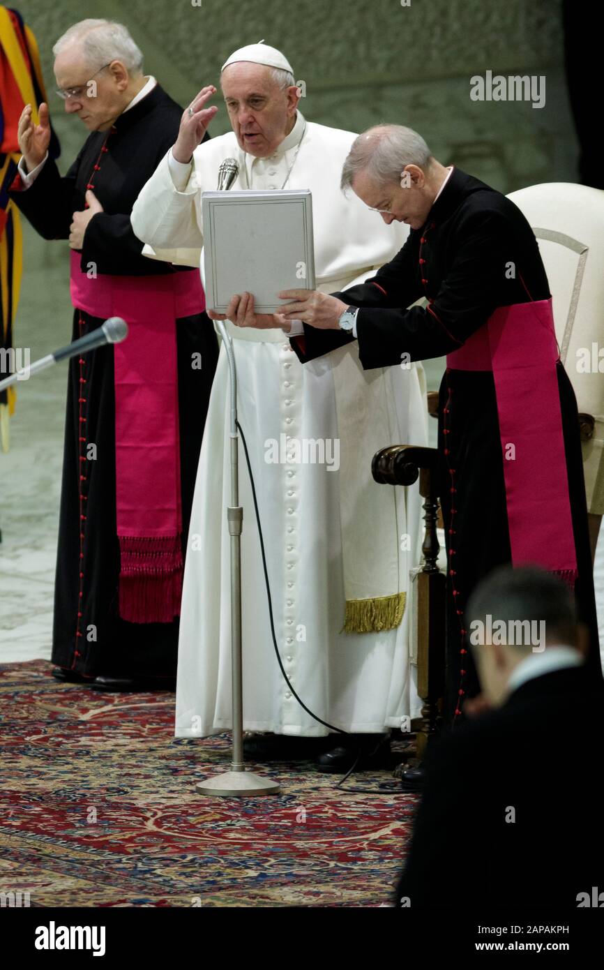 Pope Francis attends the weekly General Audience at the Paul VI Hall in ...