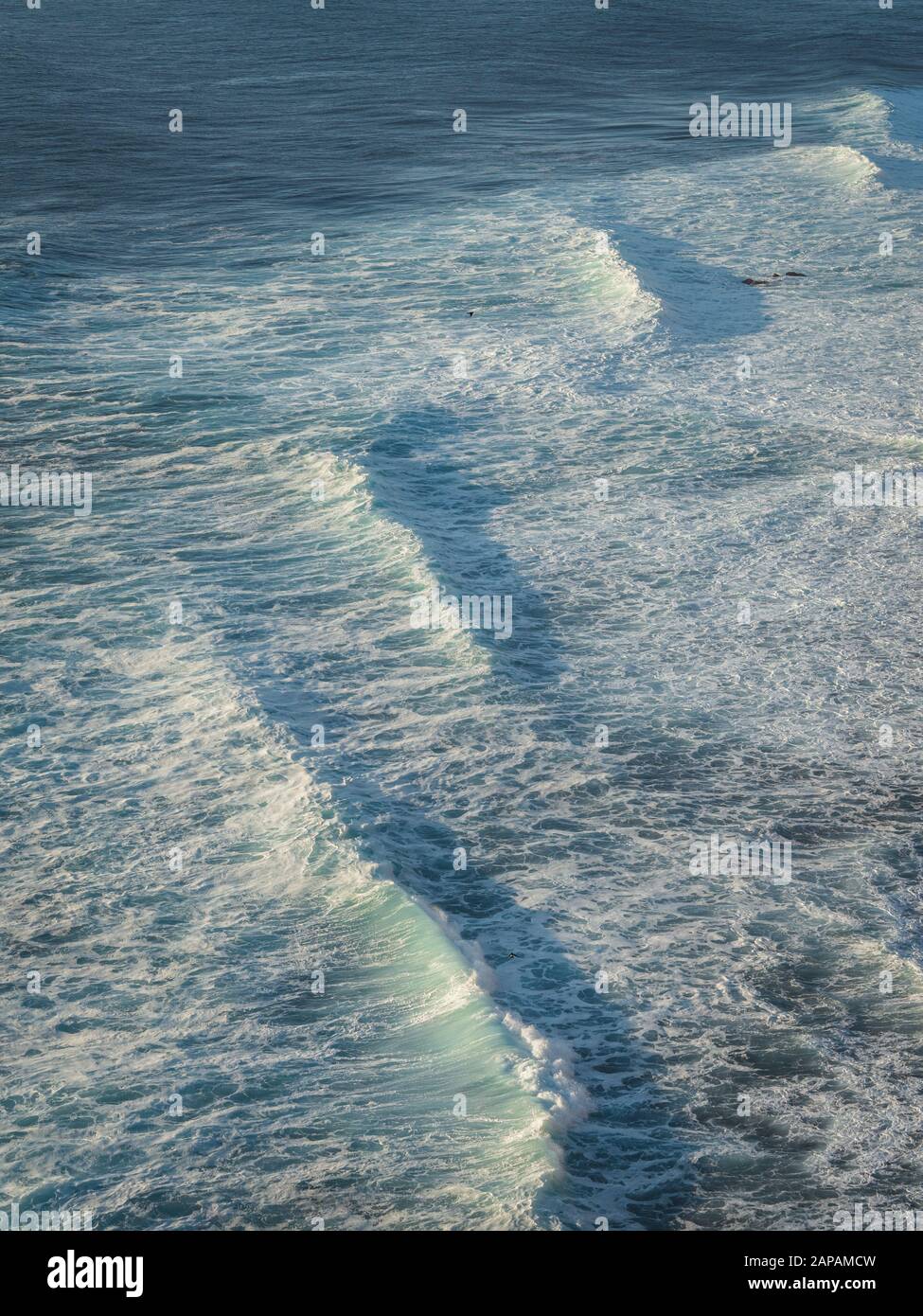 Stunning scenery big ocean waves hi-res stock photography and images ...