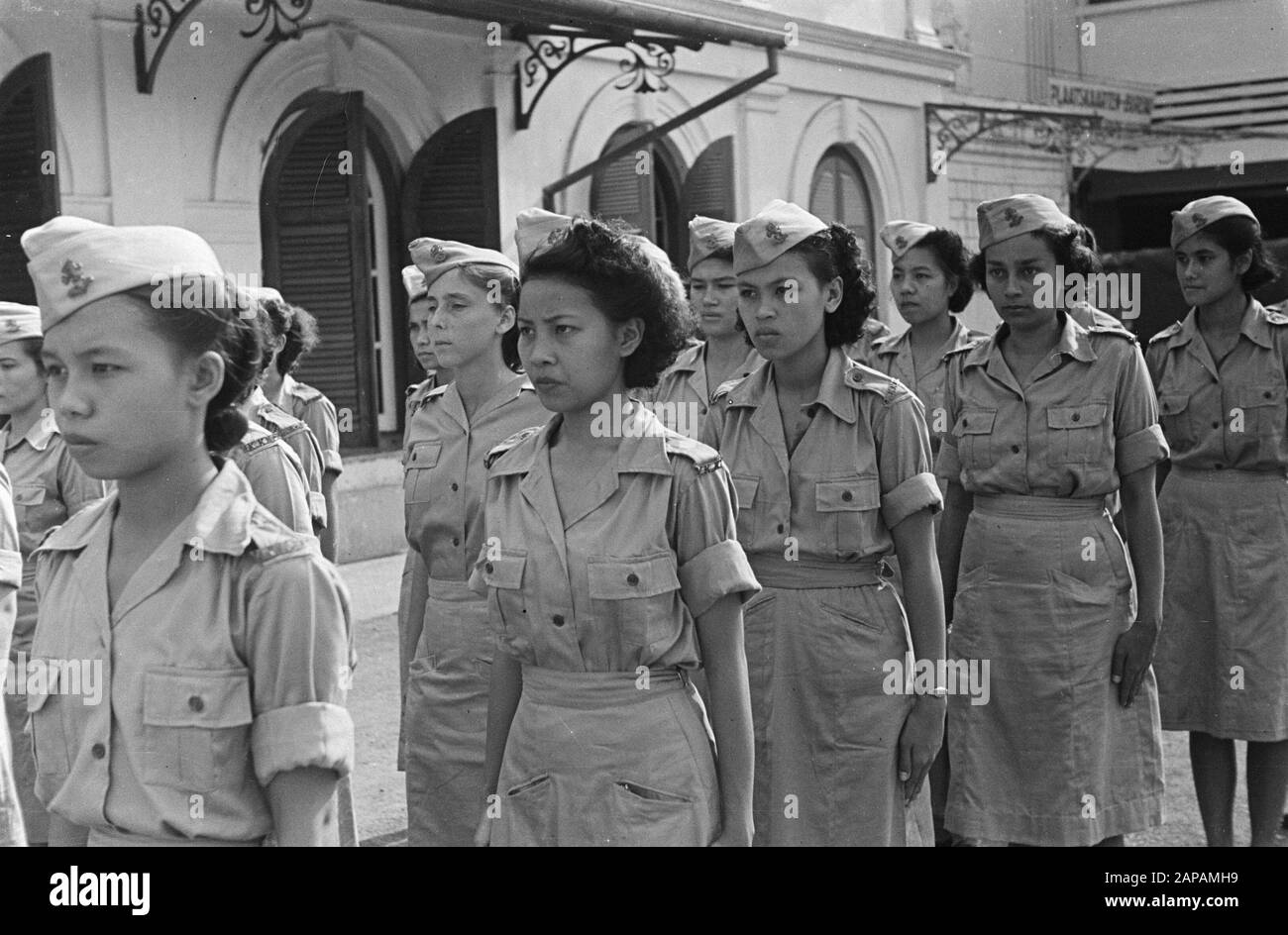 Women's Corps KNIL Description: Collection Photo Collection Service for ...