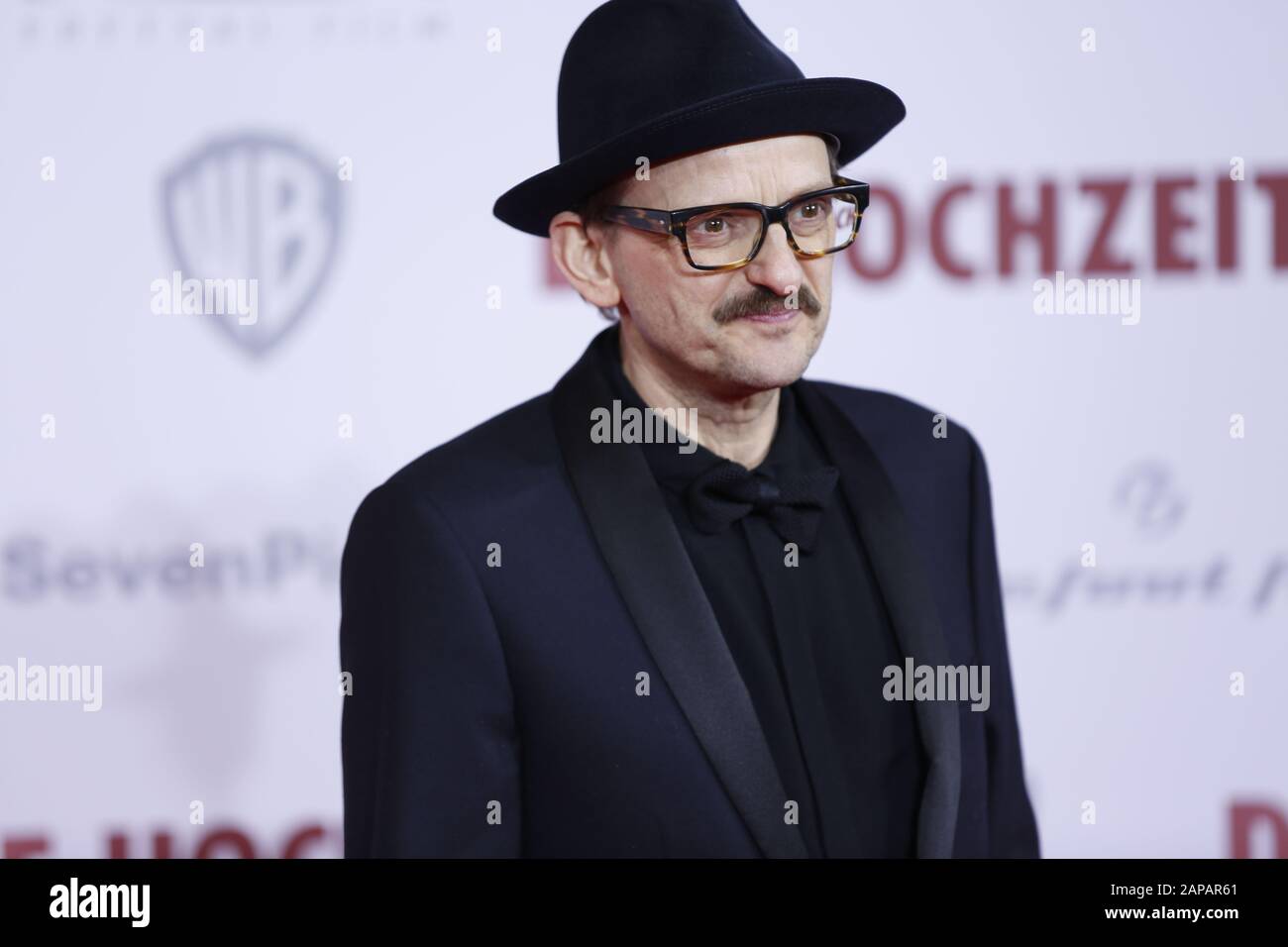 Berlin, Germany. 21st Jan, 2020. Berlin:The photo shows actors Milan ...