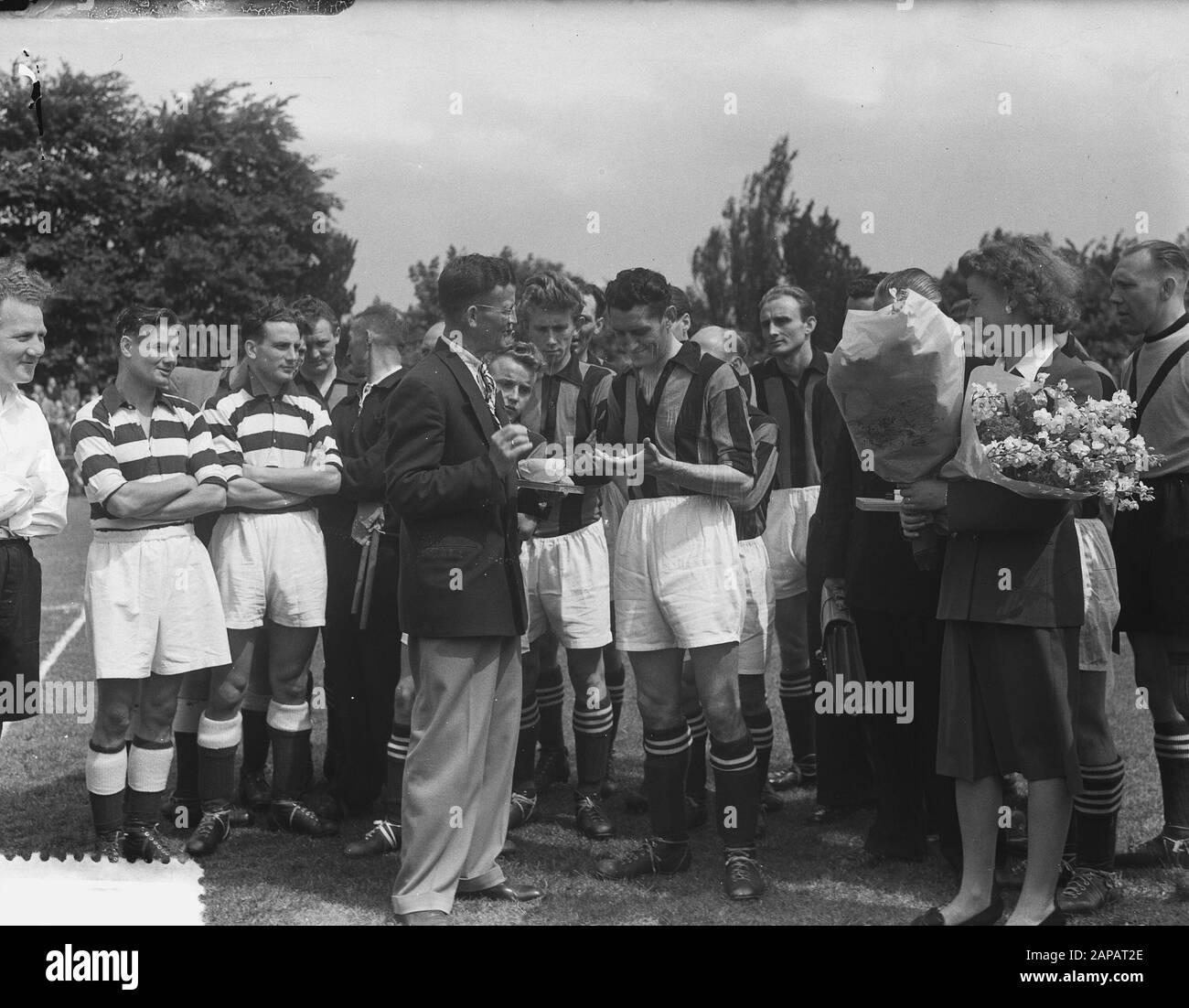 Football player tribute hi-res stock photography and images - Alamy