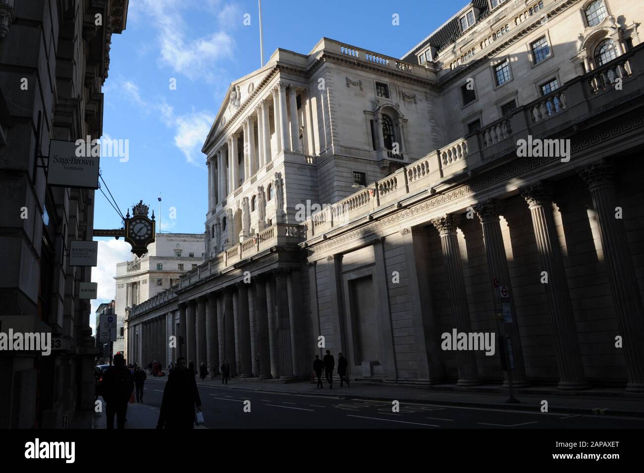 The Bank of England building on Threadneedle Street in London, England ...