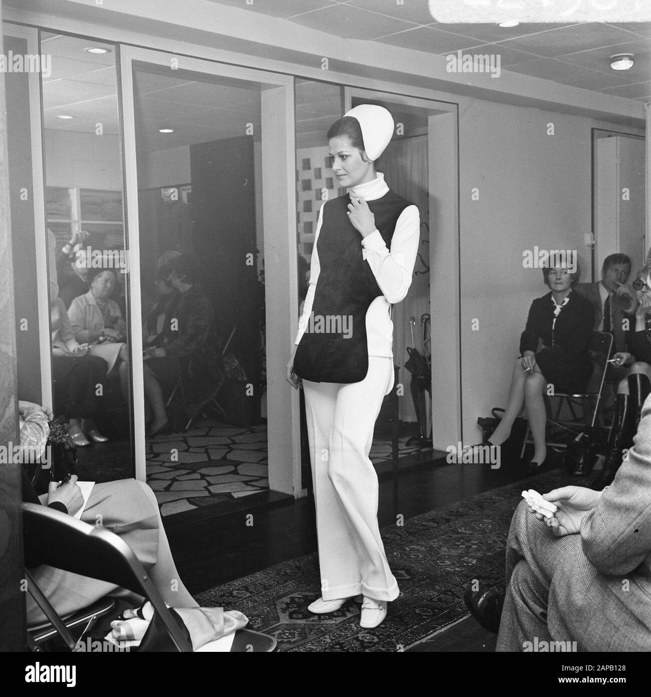 Fashion debut Black and White Stock Photos & Images - Alamy