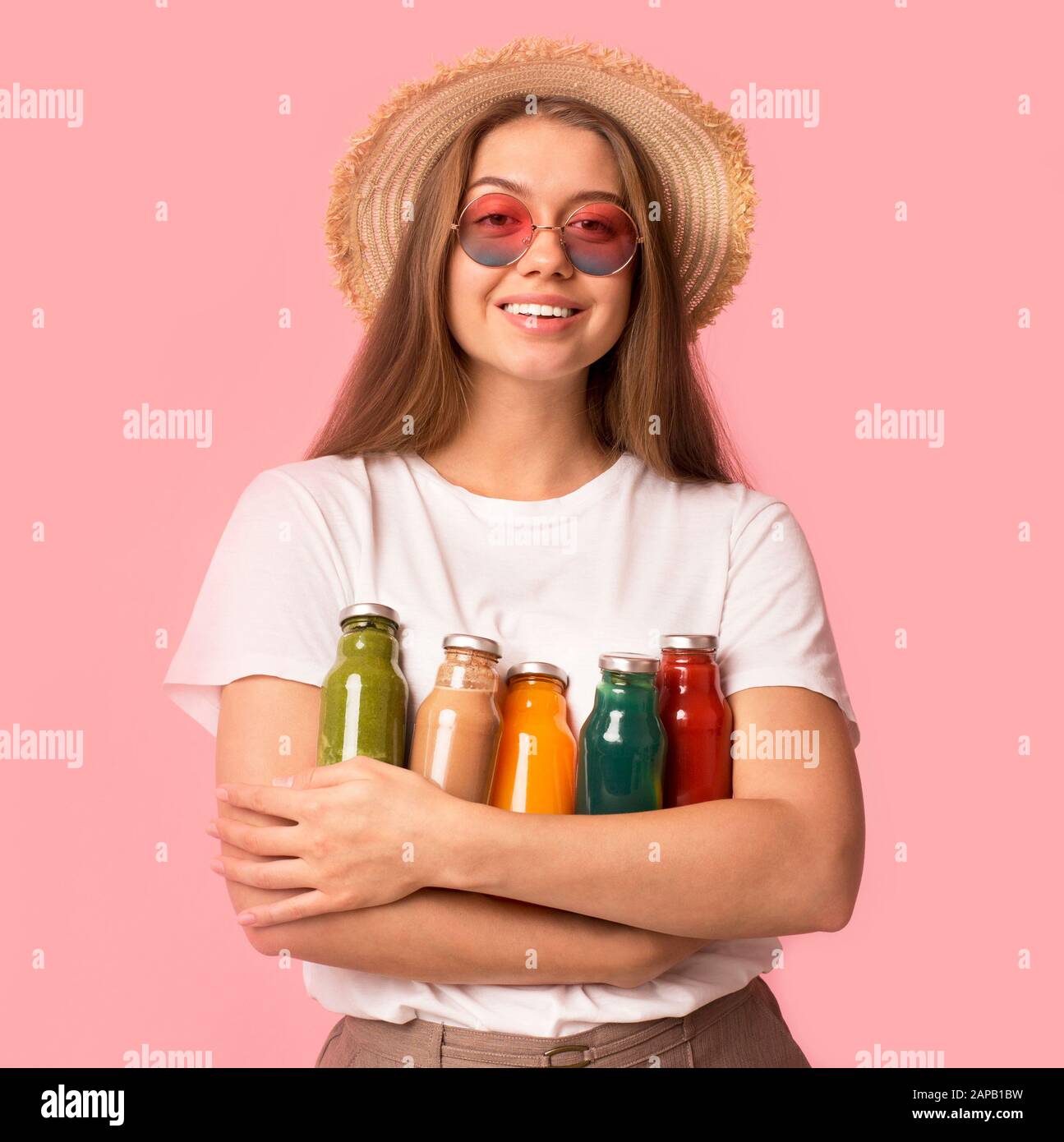 Cheerful girl in sunglasses choosing healthy nutrition Stock Photo - Alamy