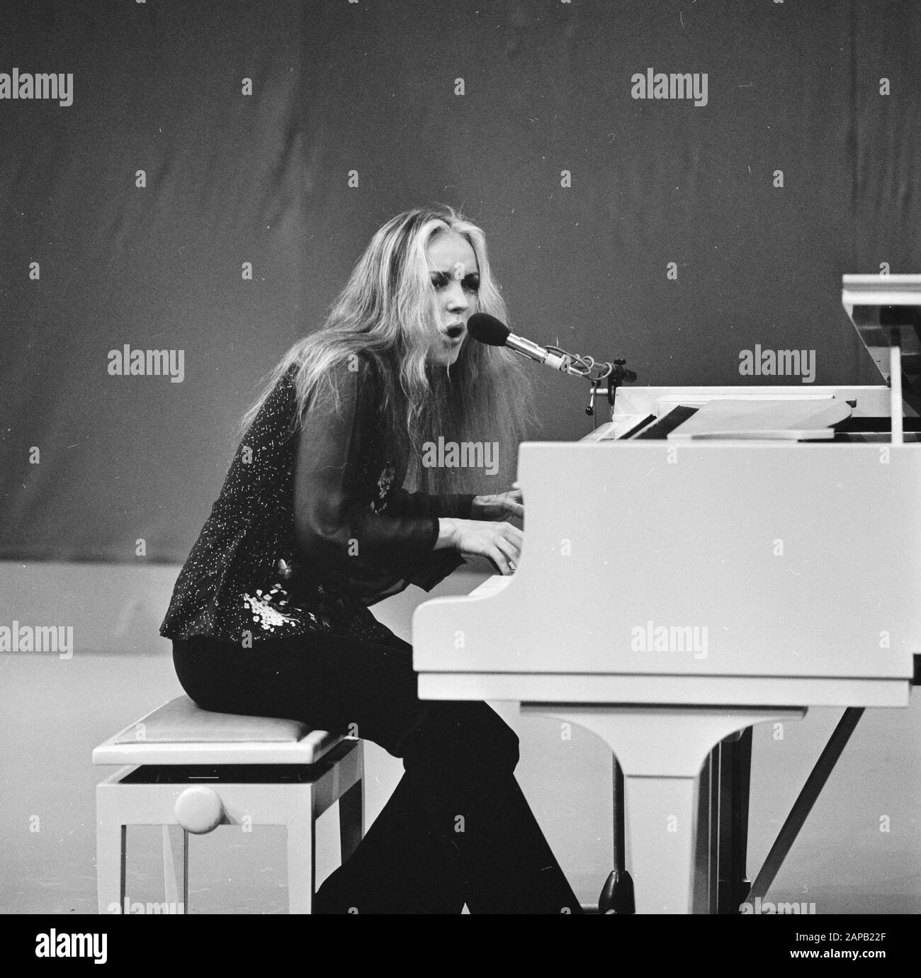 Chi coltrane hi-res stock photography and images - Alamy