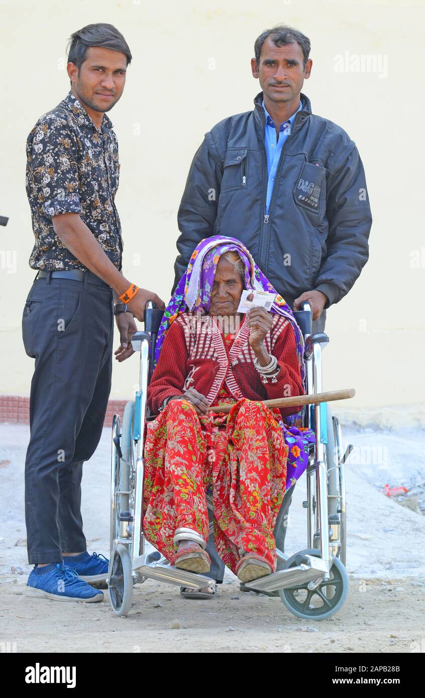 Disabled woman india hi-res stock photography and images - Alamy
