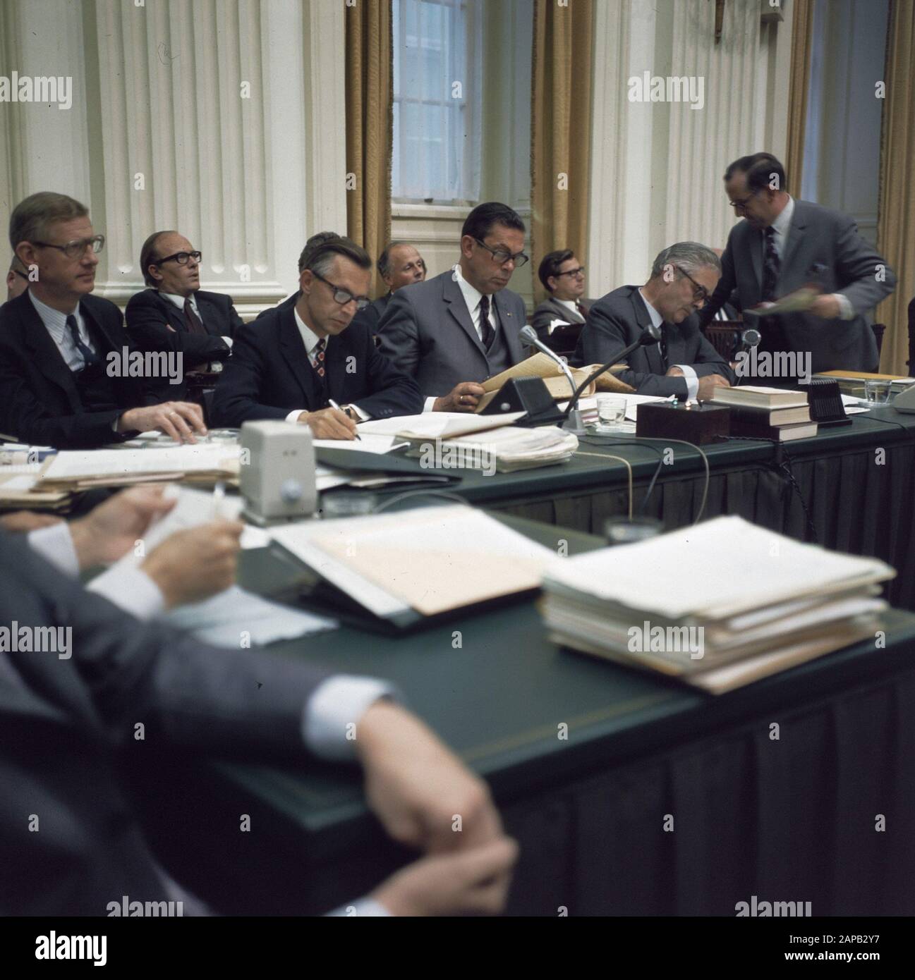 Government tables hi-res stock photography and images - Alamy