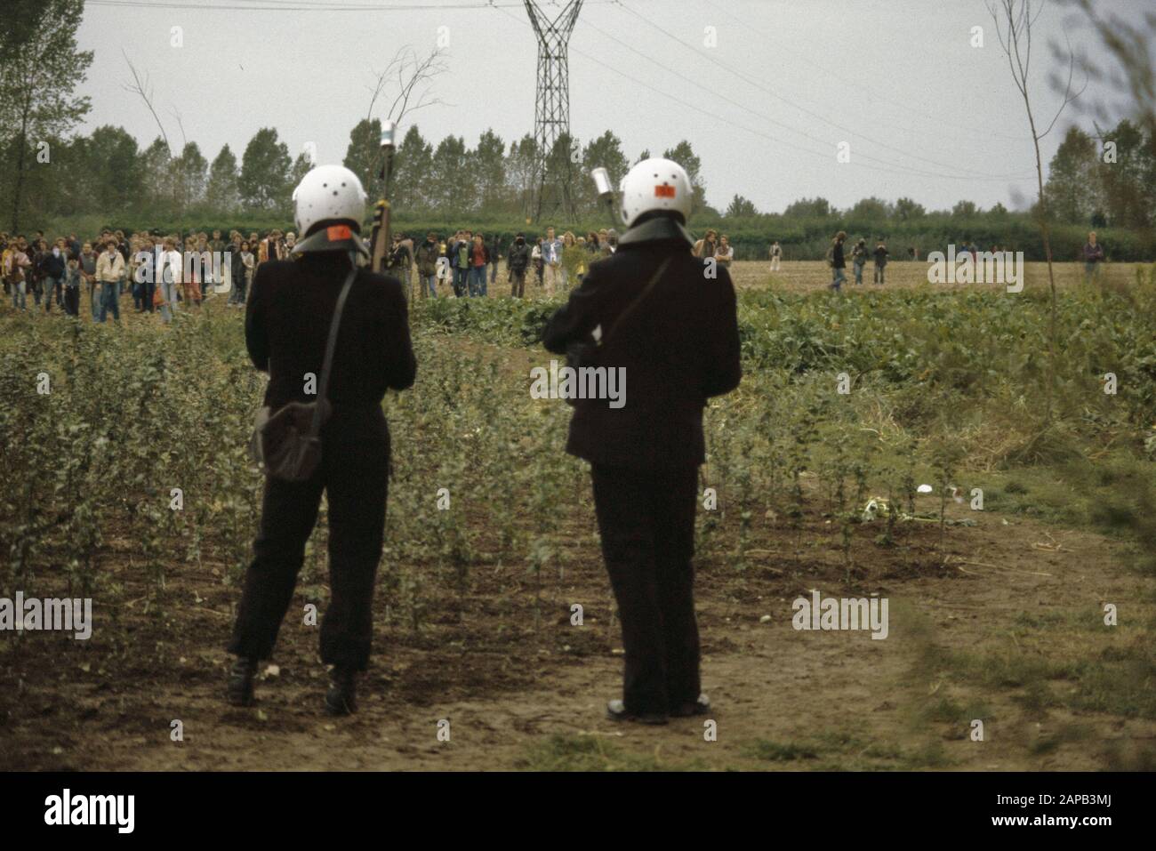 Demonstration/blockade at the Dodewaard nuclear power plant; nr. 14, 15 ...