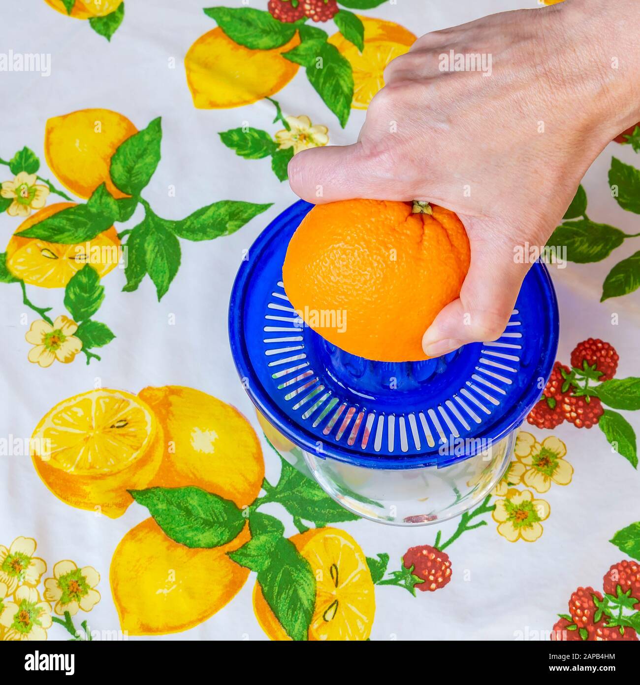 Woman hand squeezes fresh lime hi-res stock photography and images - Alamy