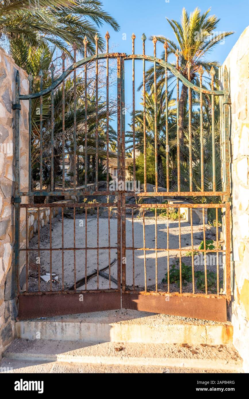 Rusty gates hi-res stock photography and images - Alamy