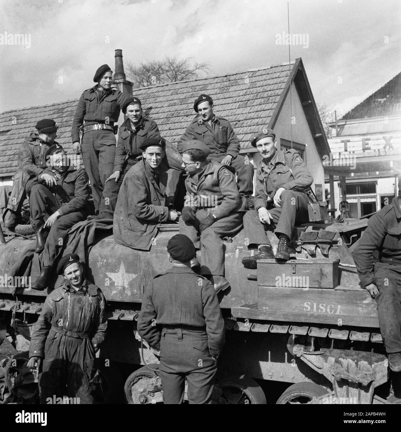 Guards armoured division hi-res stock photography and images - Alamy