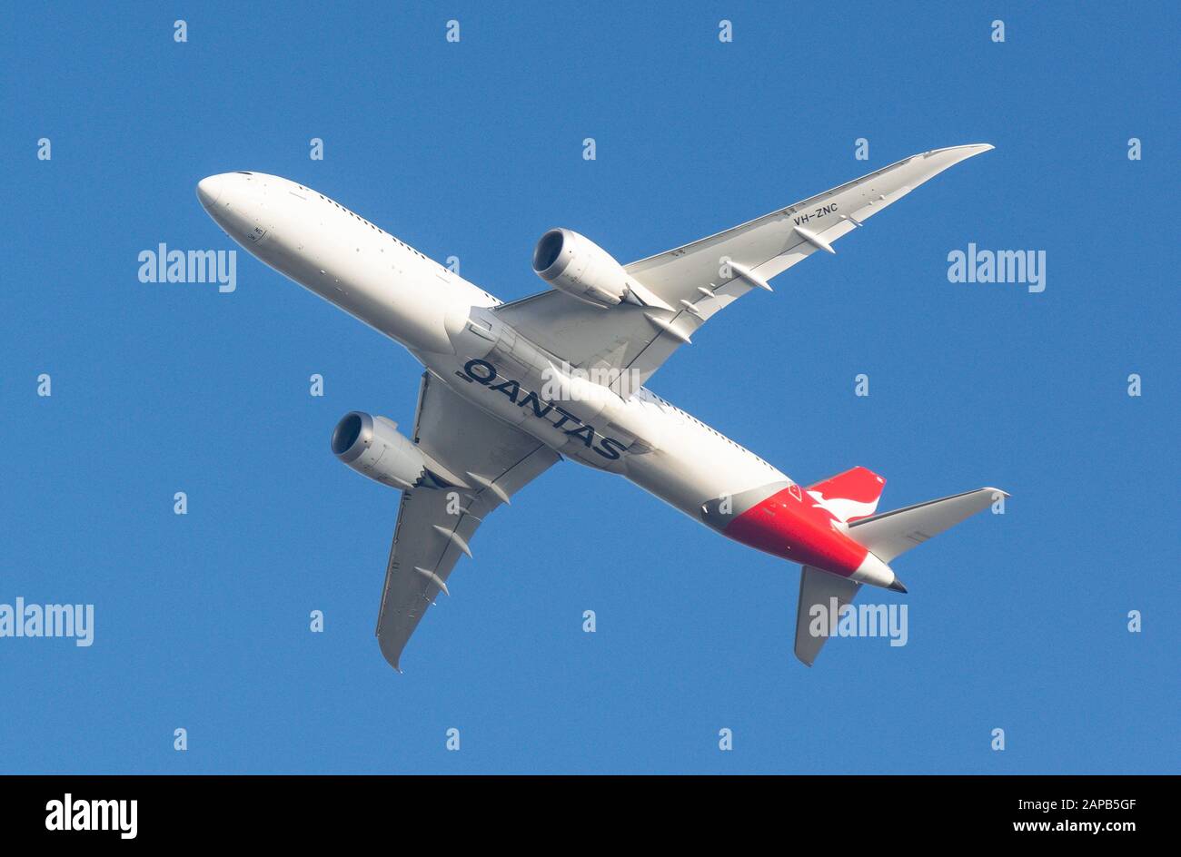 Boeing 787 taking off hi-res stock photography and images - Alamy