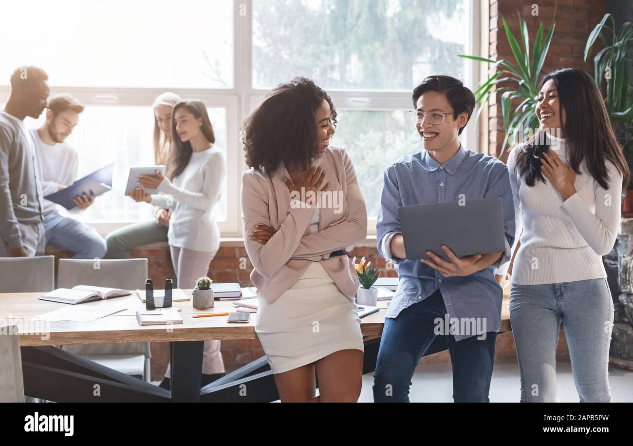 Conversation start hi-res stock photography and images - Alamy