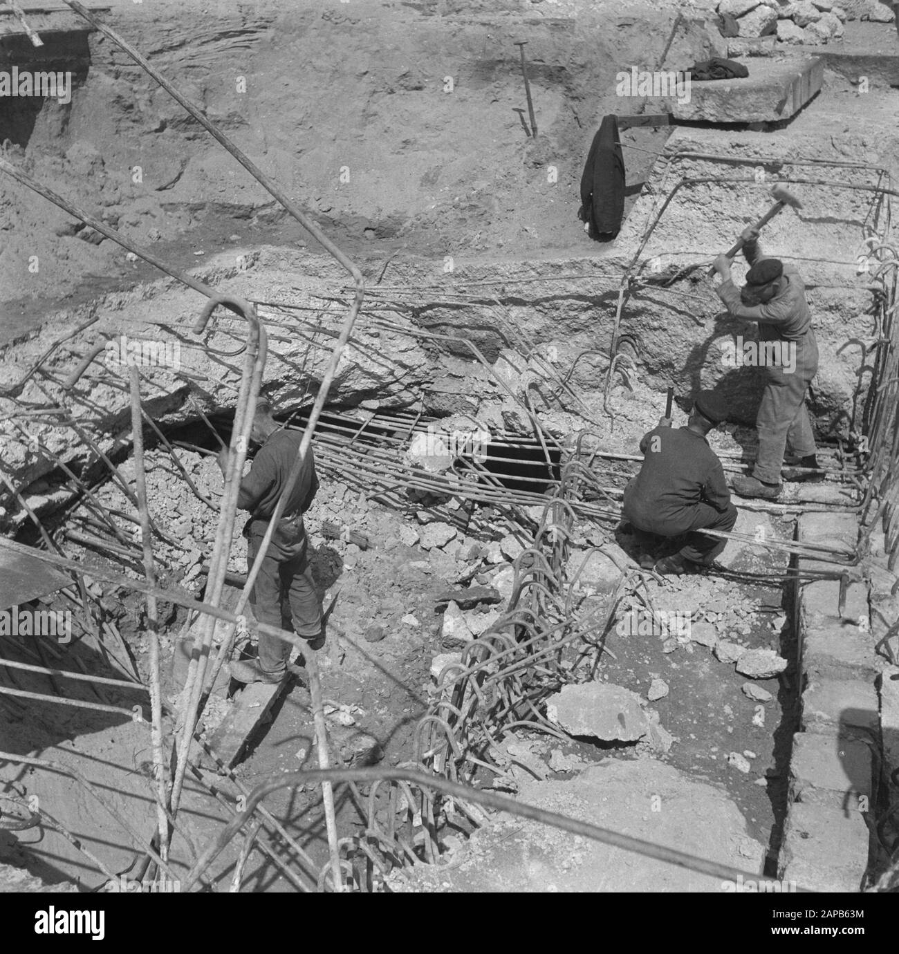 Destruction description hi-res stock photography and images - Alamy