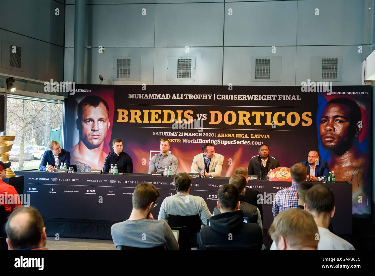 World boxing super series hi-res stock photography and images - Alamy