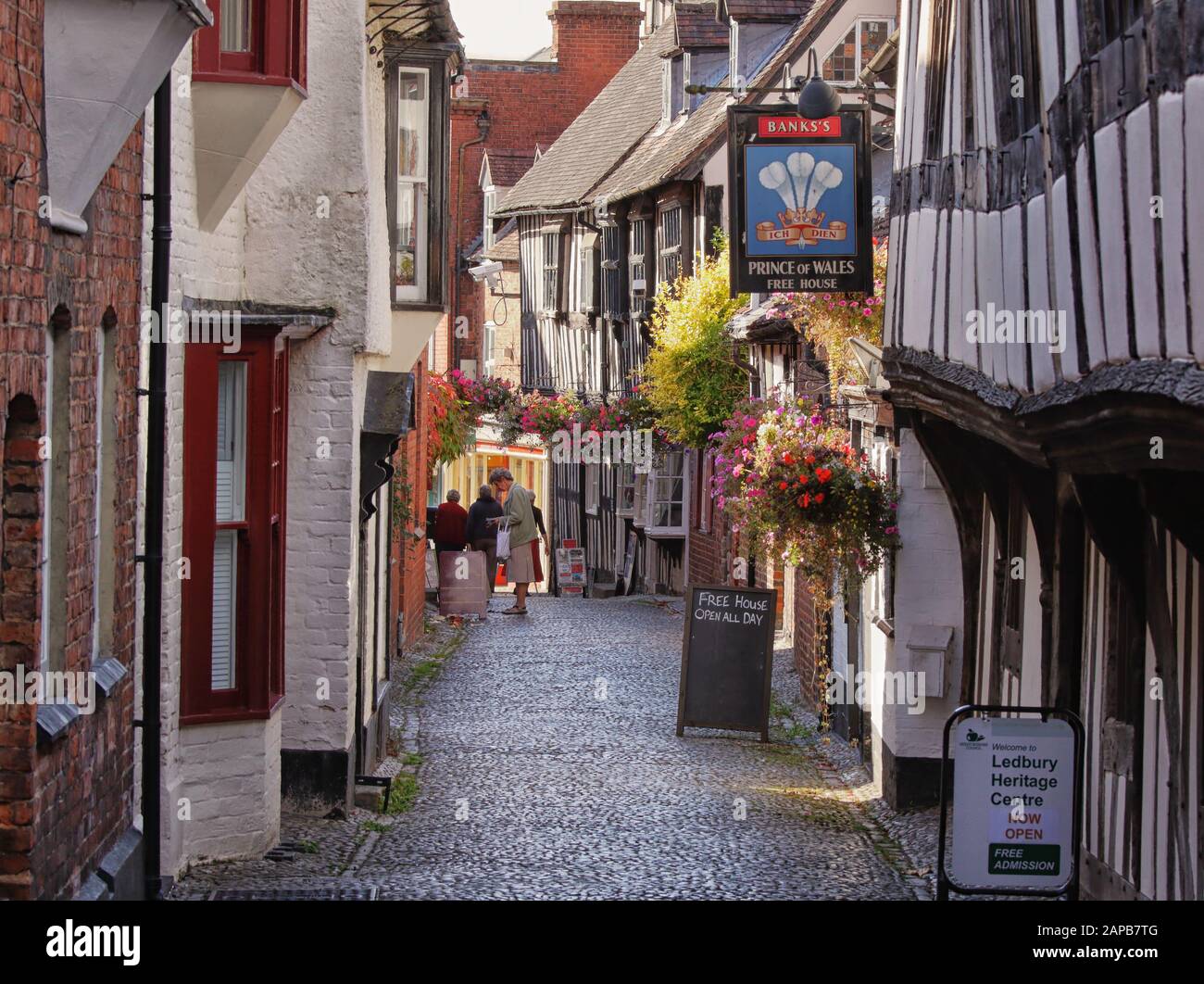 Narrow street in the market town of Ledbury in Herefordshire, with ...