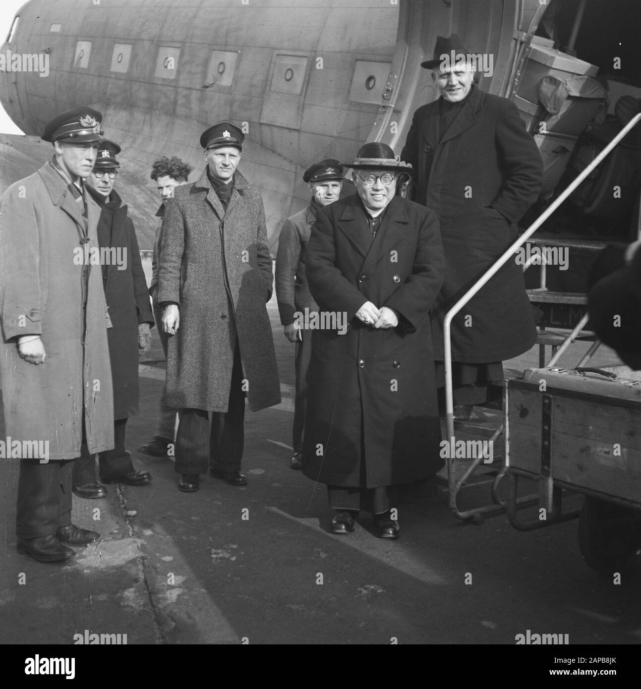 Chinese cardinal Black and White Stock Photos & Images - Alamy