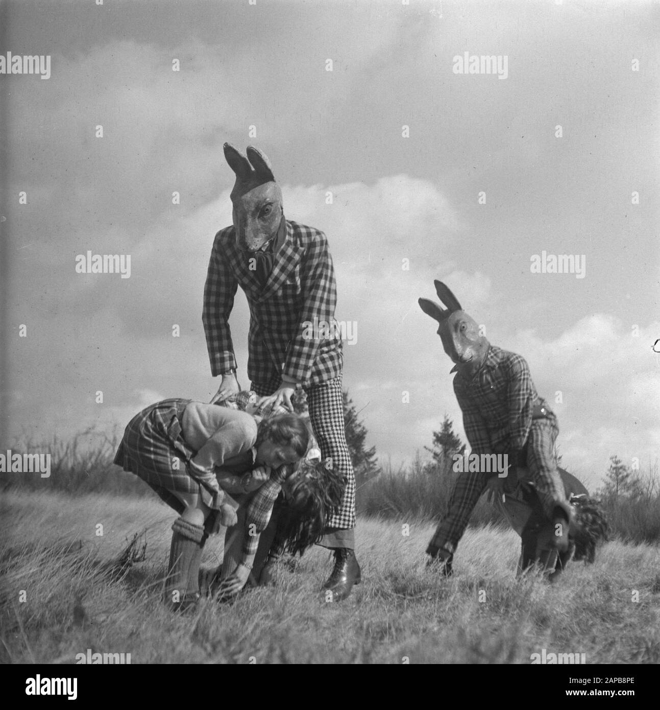 Easter bunny mascot hi-res stock photography and images - Alamy