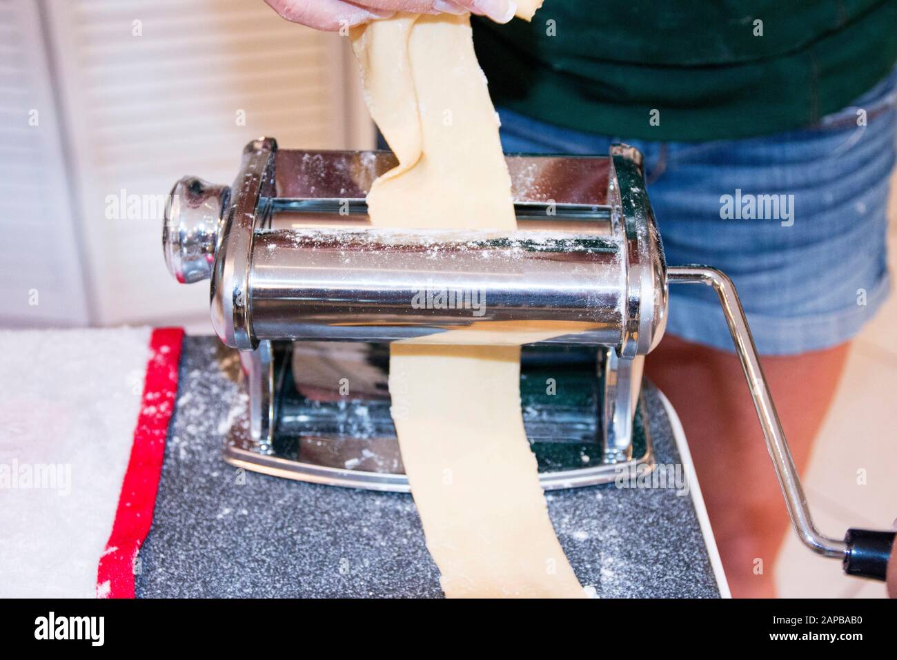 Pasta roller hi-res stock photography and images - Alamy