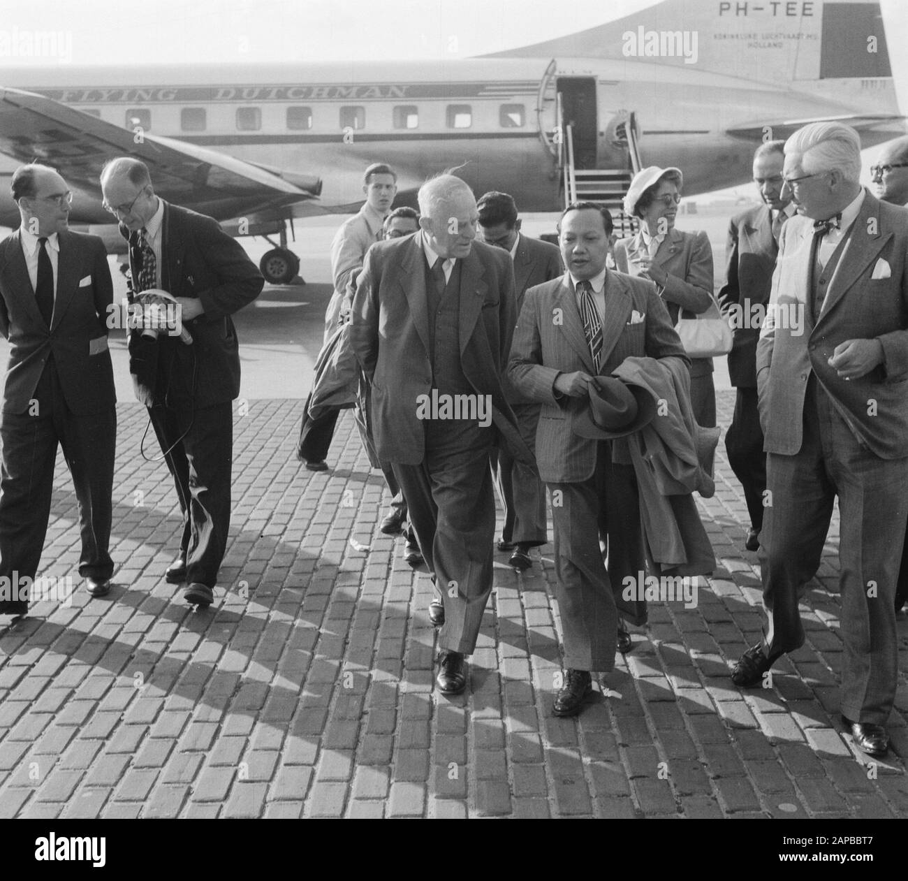 Arrival Indonesian Ambassador professor Supomo Date: 16 August 1951 ...