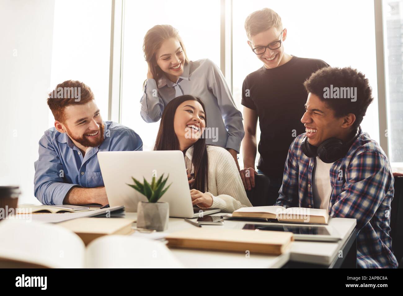 Positive students hi-res stock photography and images - Alamy