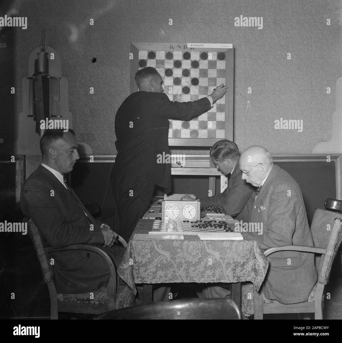 1st round world championships checkers hi-res stock photography and ...
