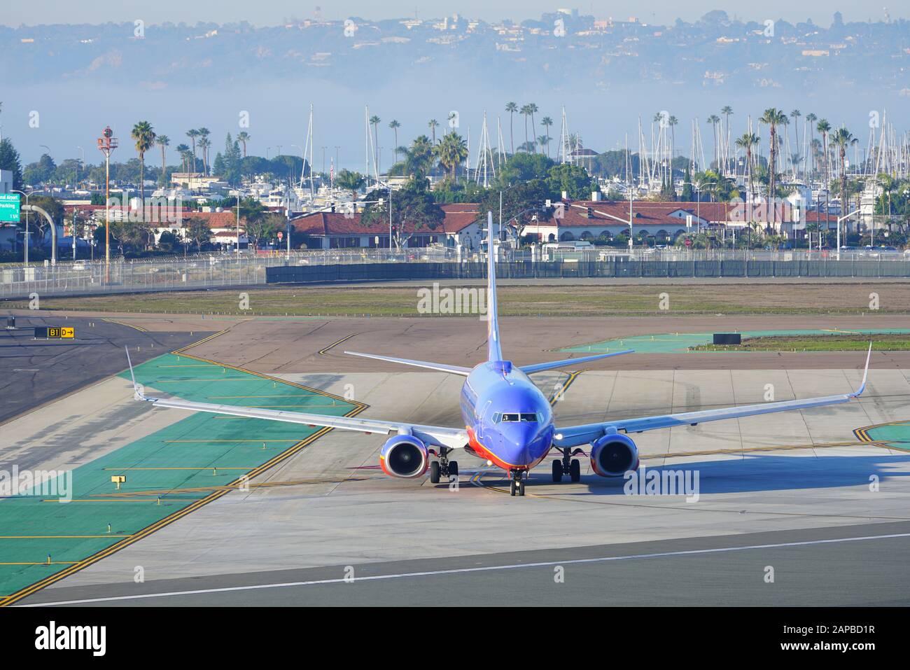 Airport runway queue usa hi-res stock photography and images - Alamy