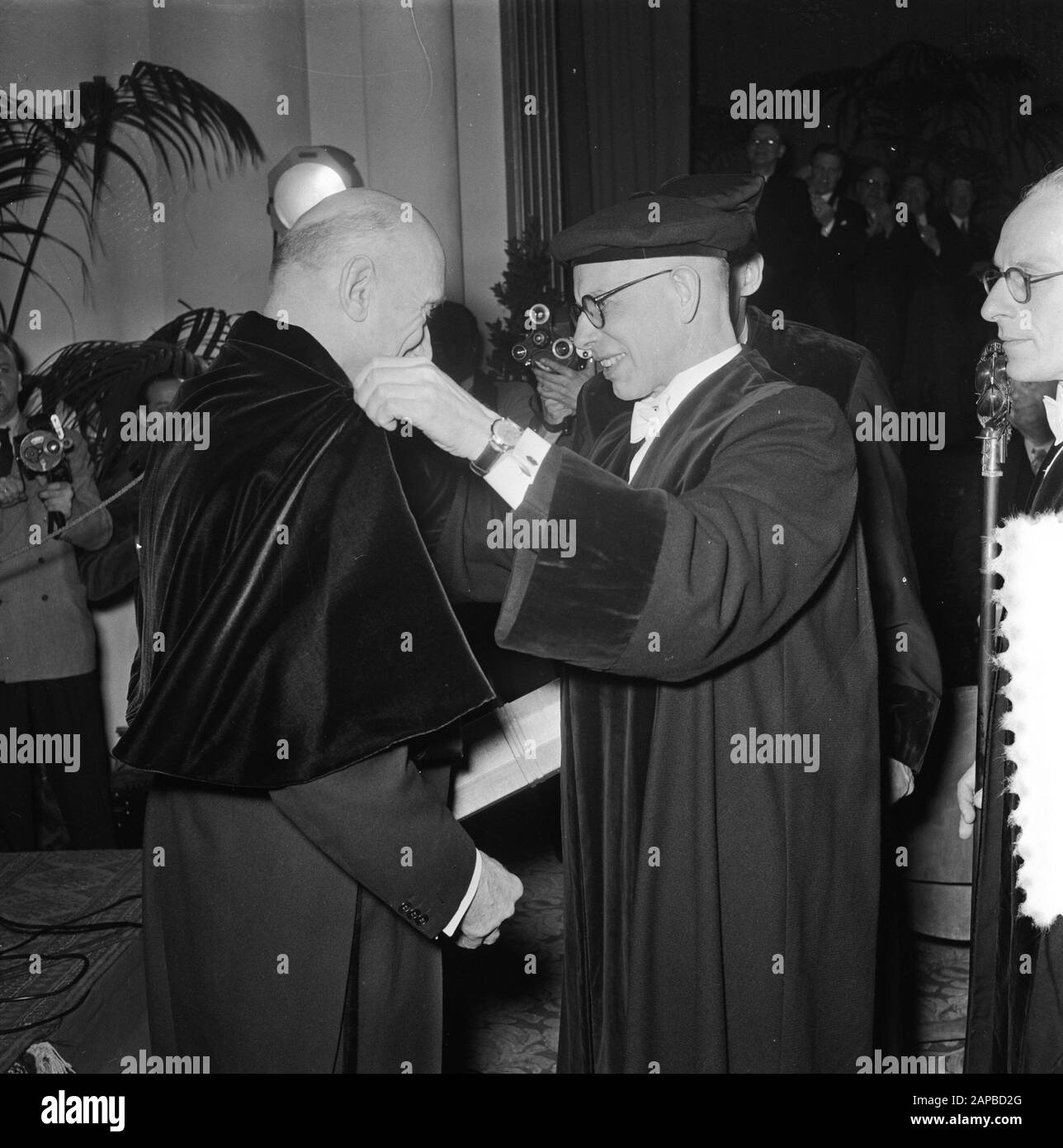 25 years of existence Tilburg Catholic Ezoomische Hogeschool. Robert ...