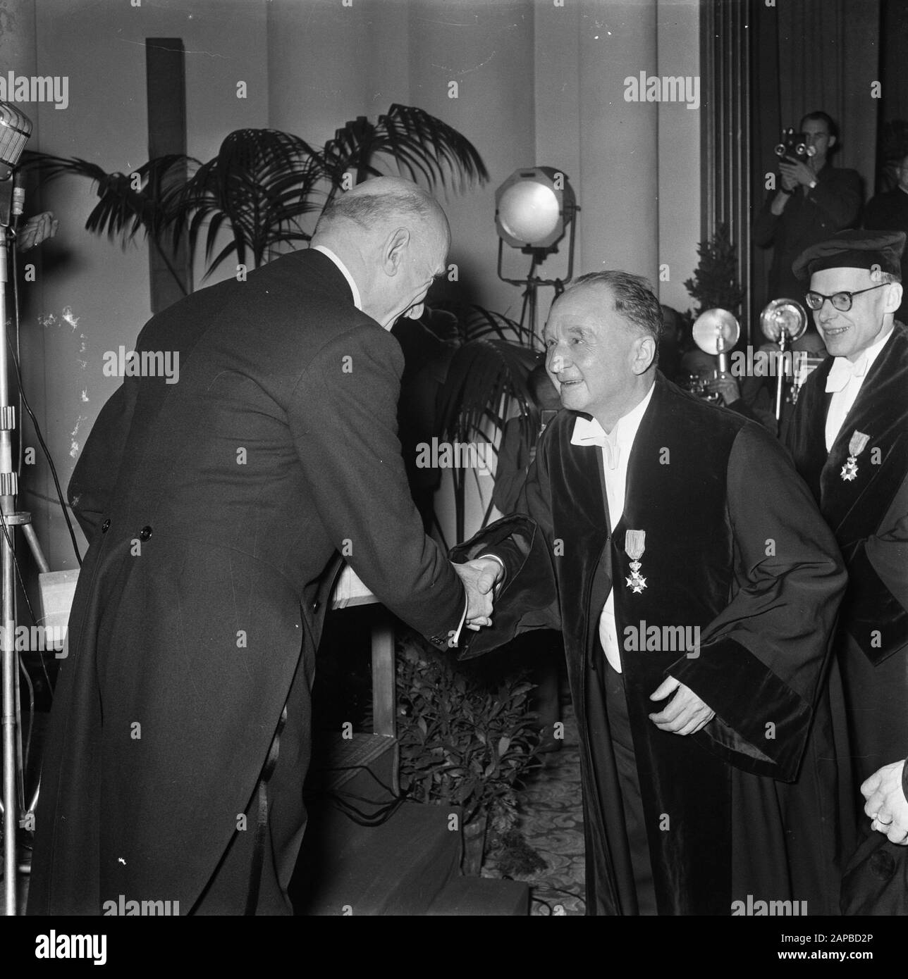 25 years of existence Tilburg Catholic Ezoomische Hogeschool. Robert ...