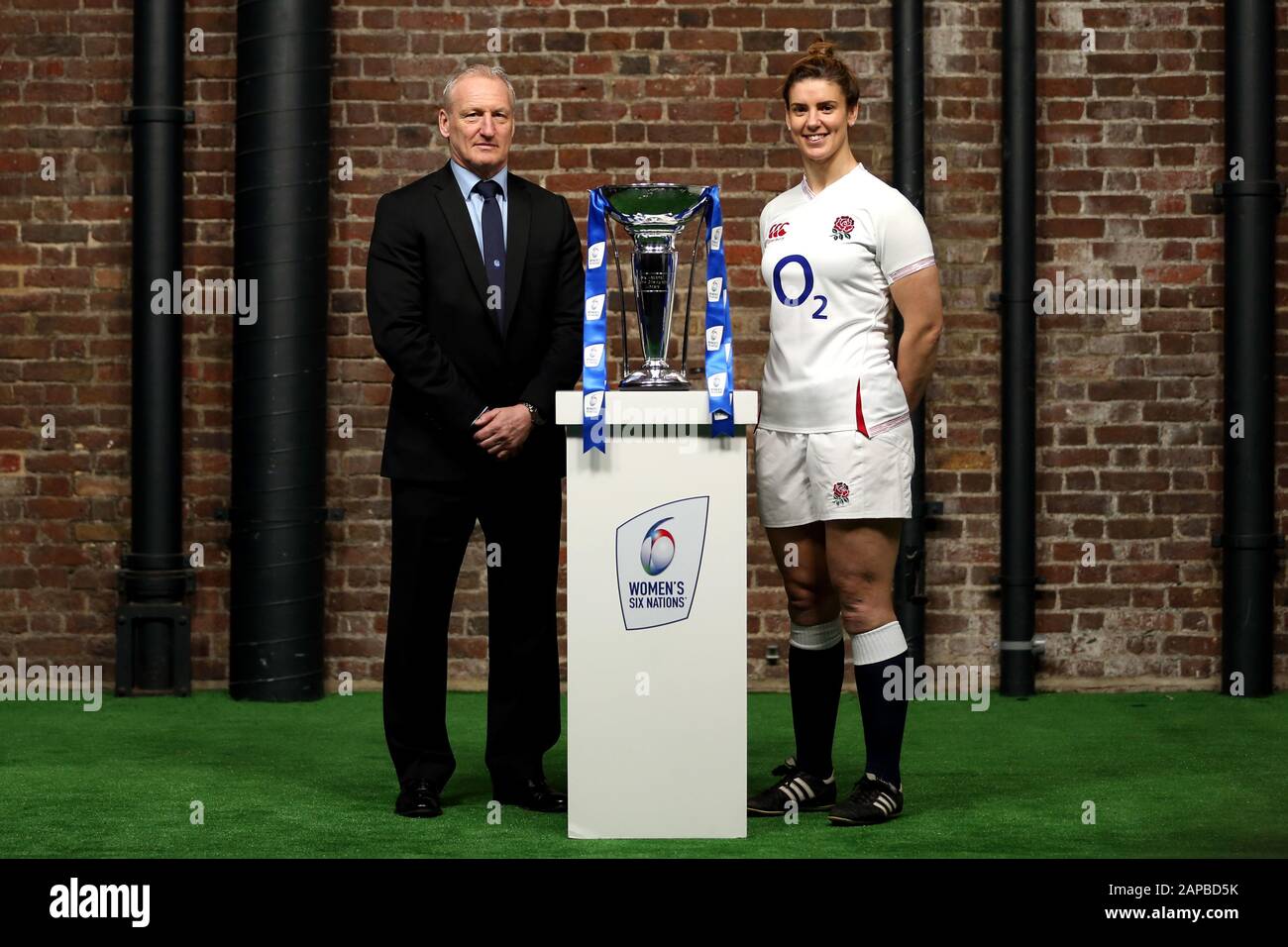 England coach Simon Middleton (left) and Sarah Hunter during the ...