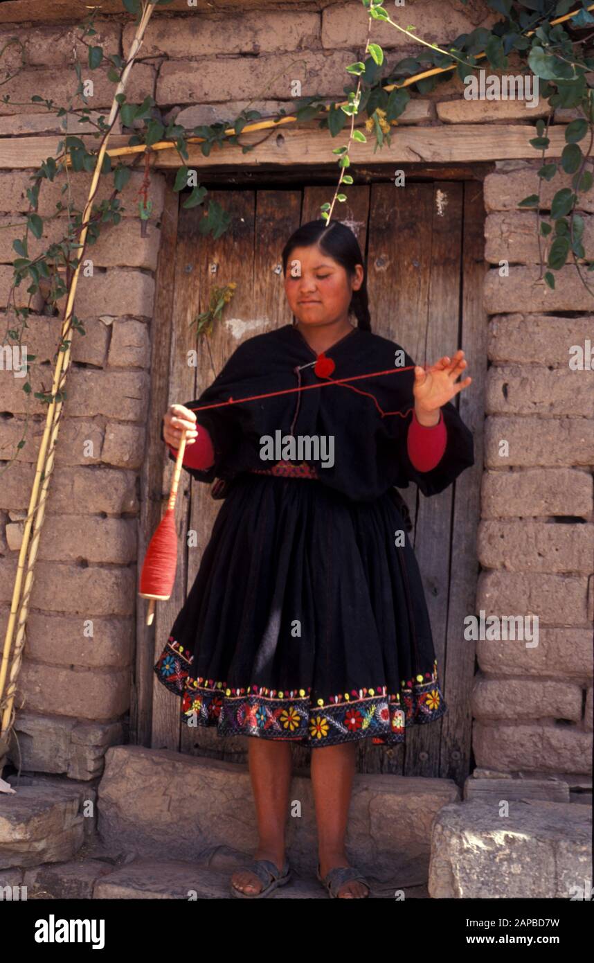 BOLIVIA Jalq'a indiginous people weaving and spinning, Marawa, near ...